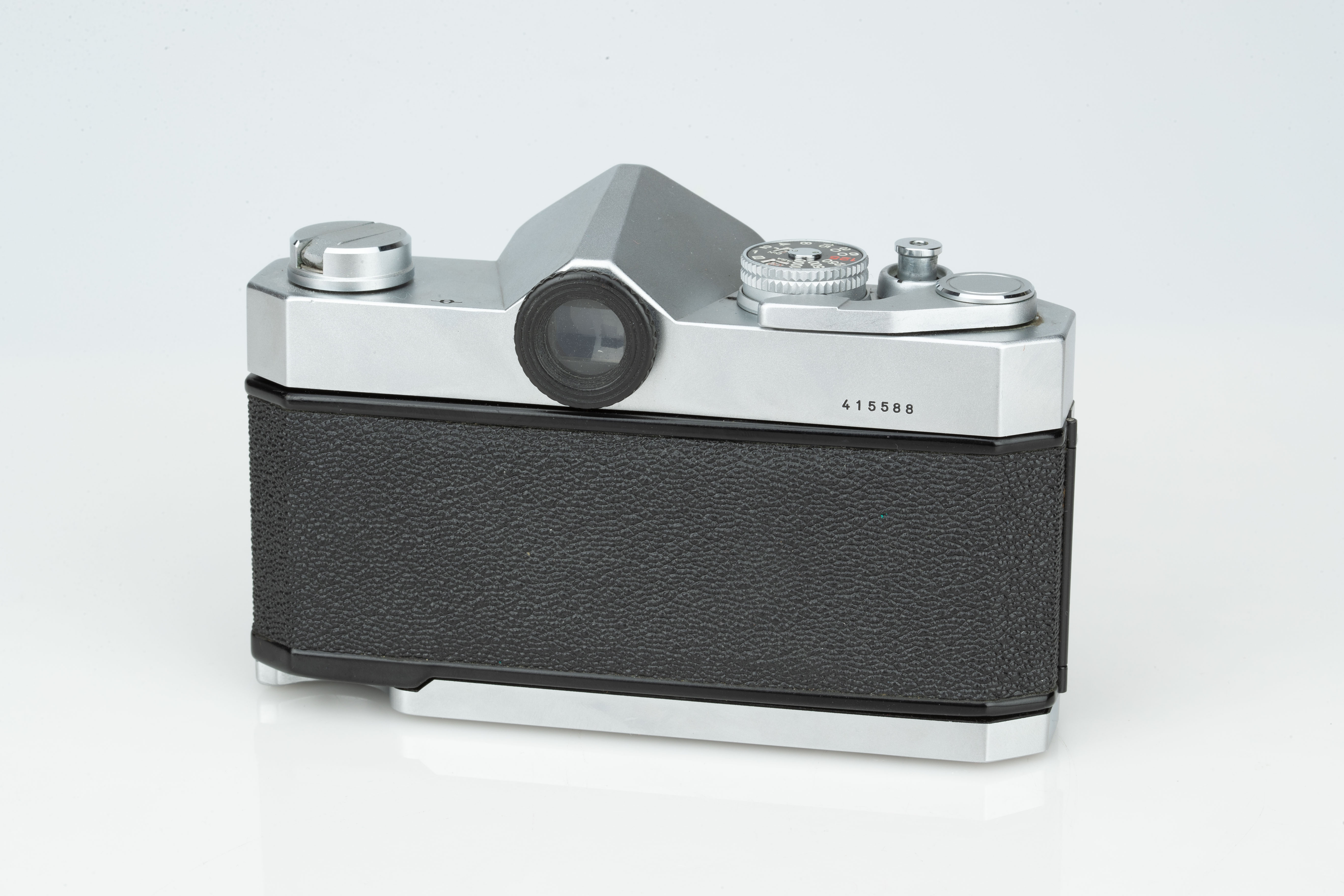 Lot 530 - A Konica Autoreflex T 35mm SLR Camera,