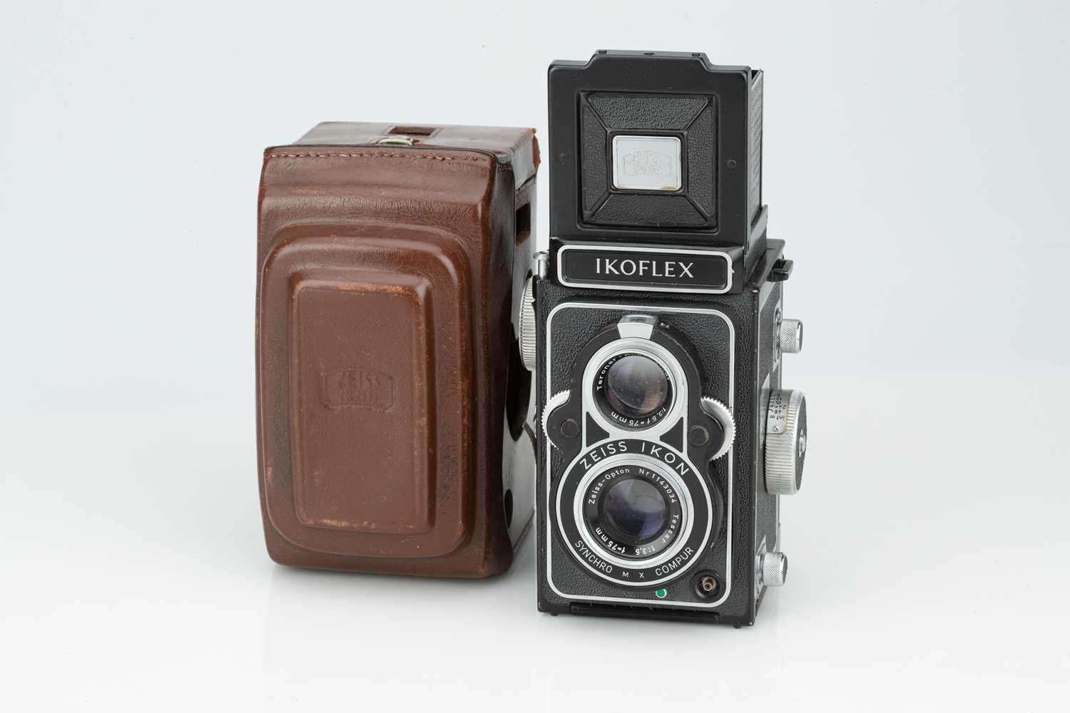 Lot 627 - A Zeiss Ikon Ikoflex Medium Format TLR