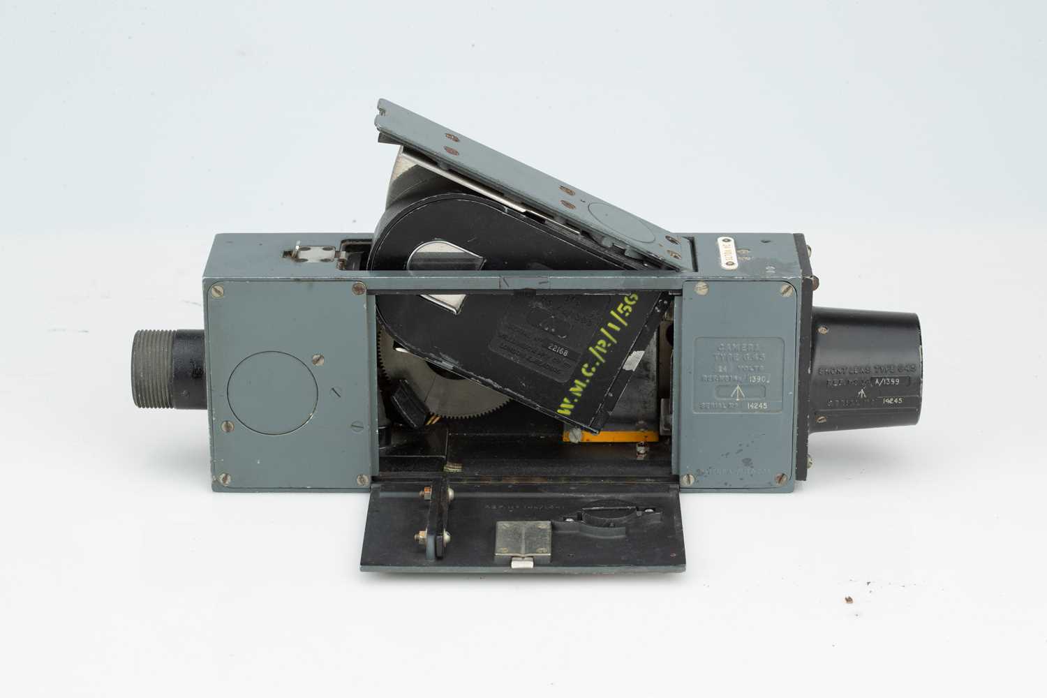 Lot 748 - An RAF Gun Camera Type G.45,