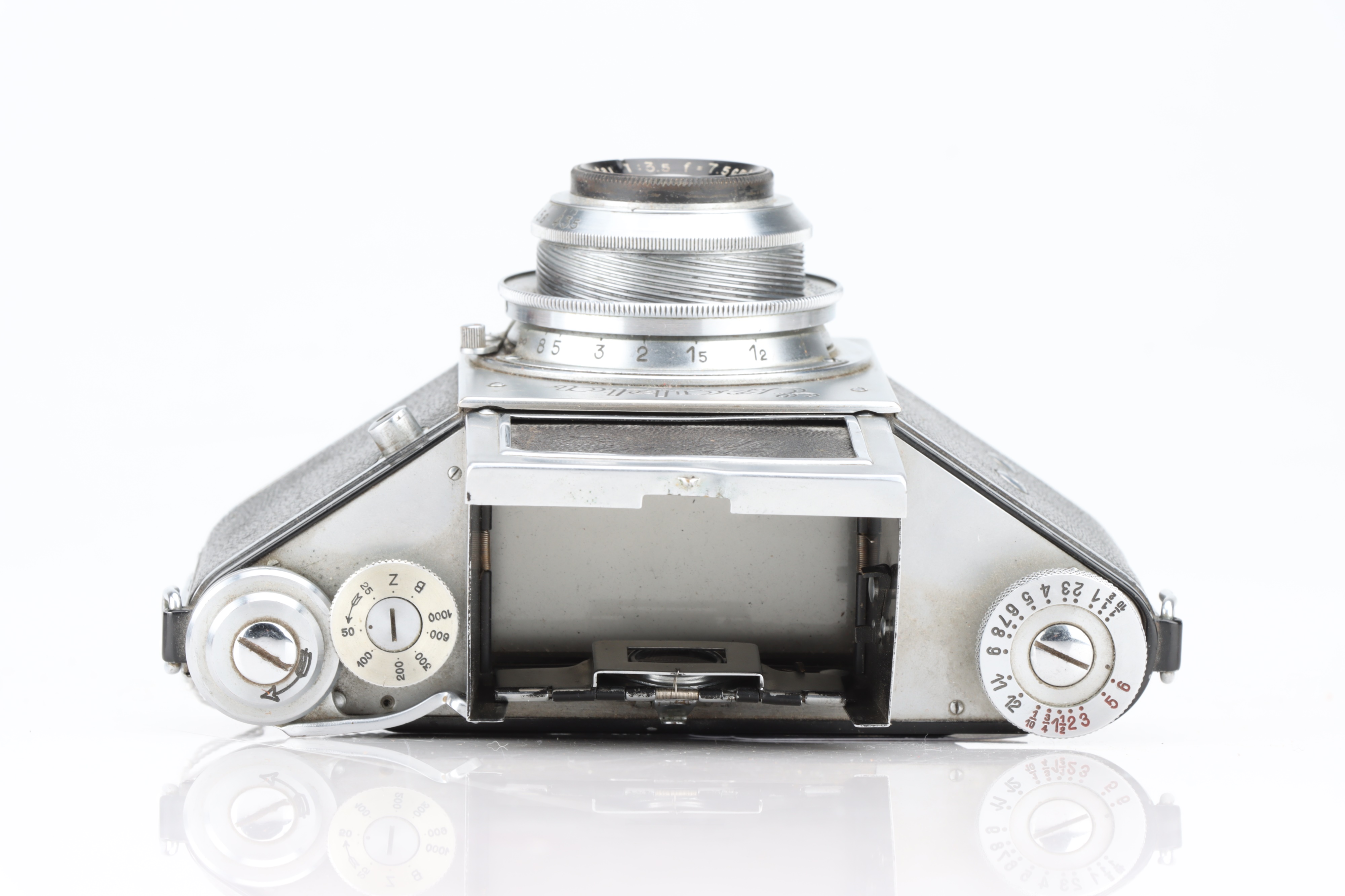 Lot 277 - An Ihagee Exakta VP Camera,