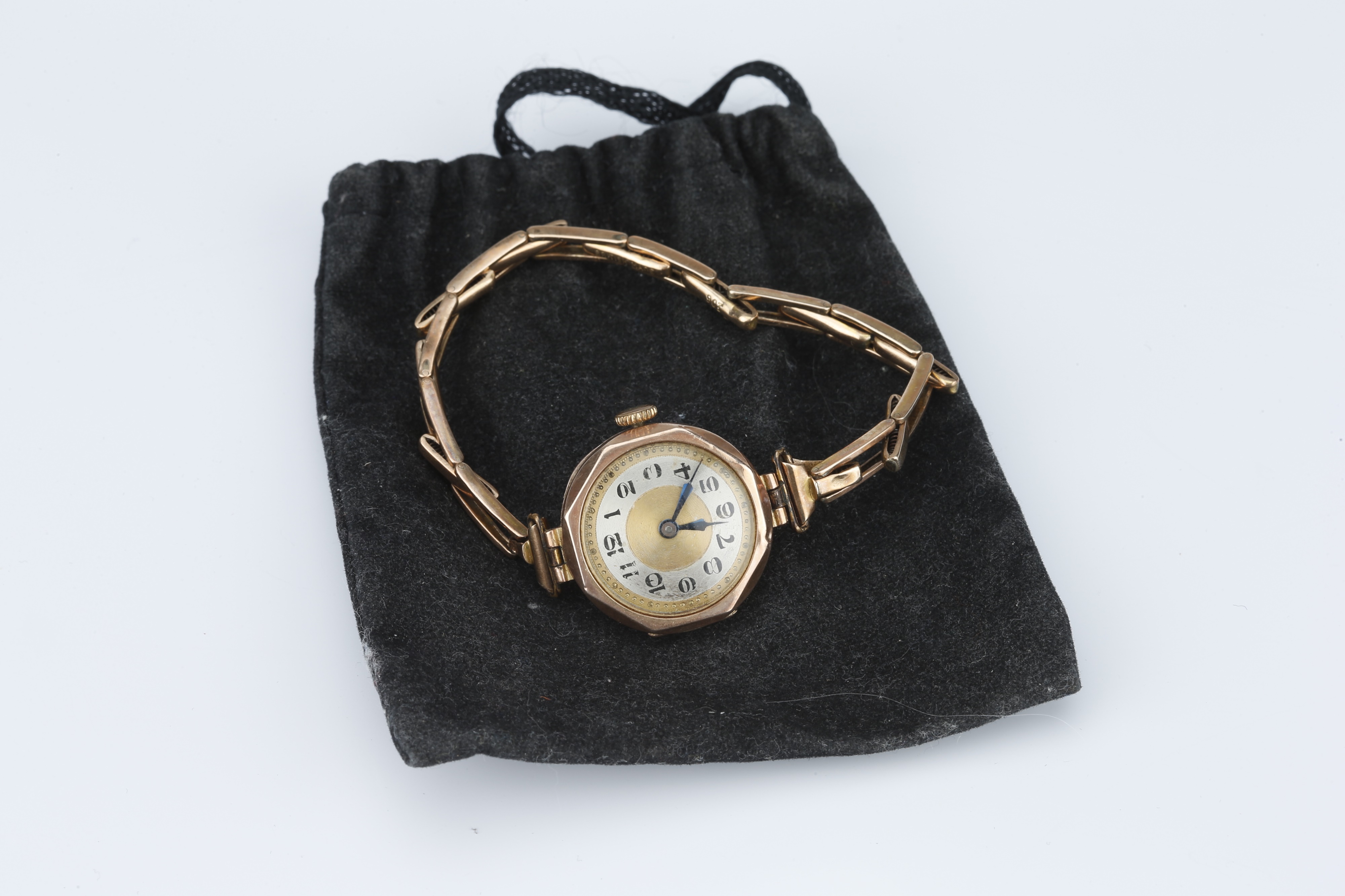 Lot 632 - A 9 ct Gold Art Deco Octagonal Trench Style