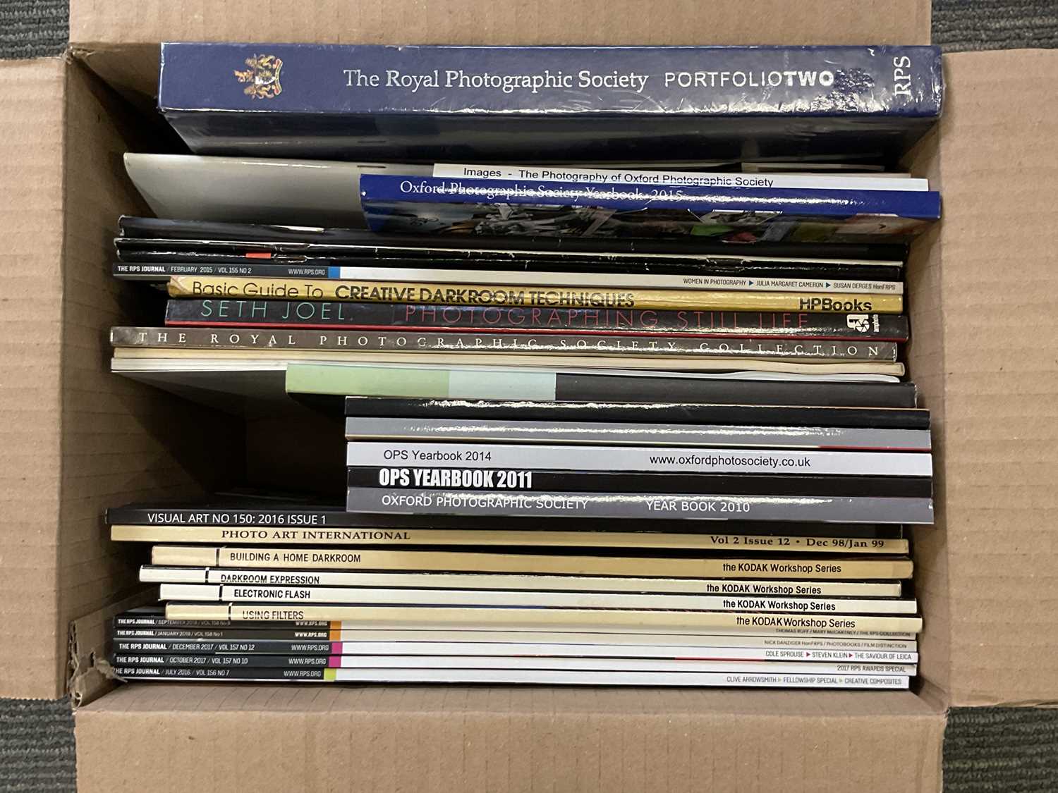 Lot 805 - A Selection of Photographic Magazines