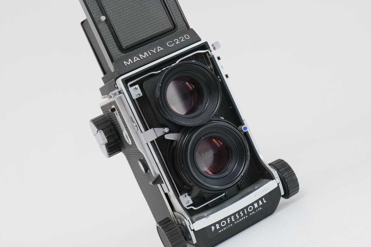 Lot 623 - A Mamiya C220 Professional Medium Format TLR