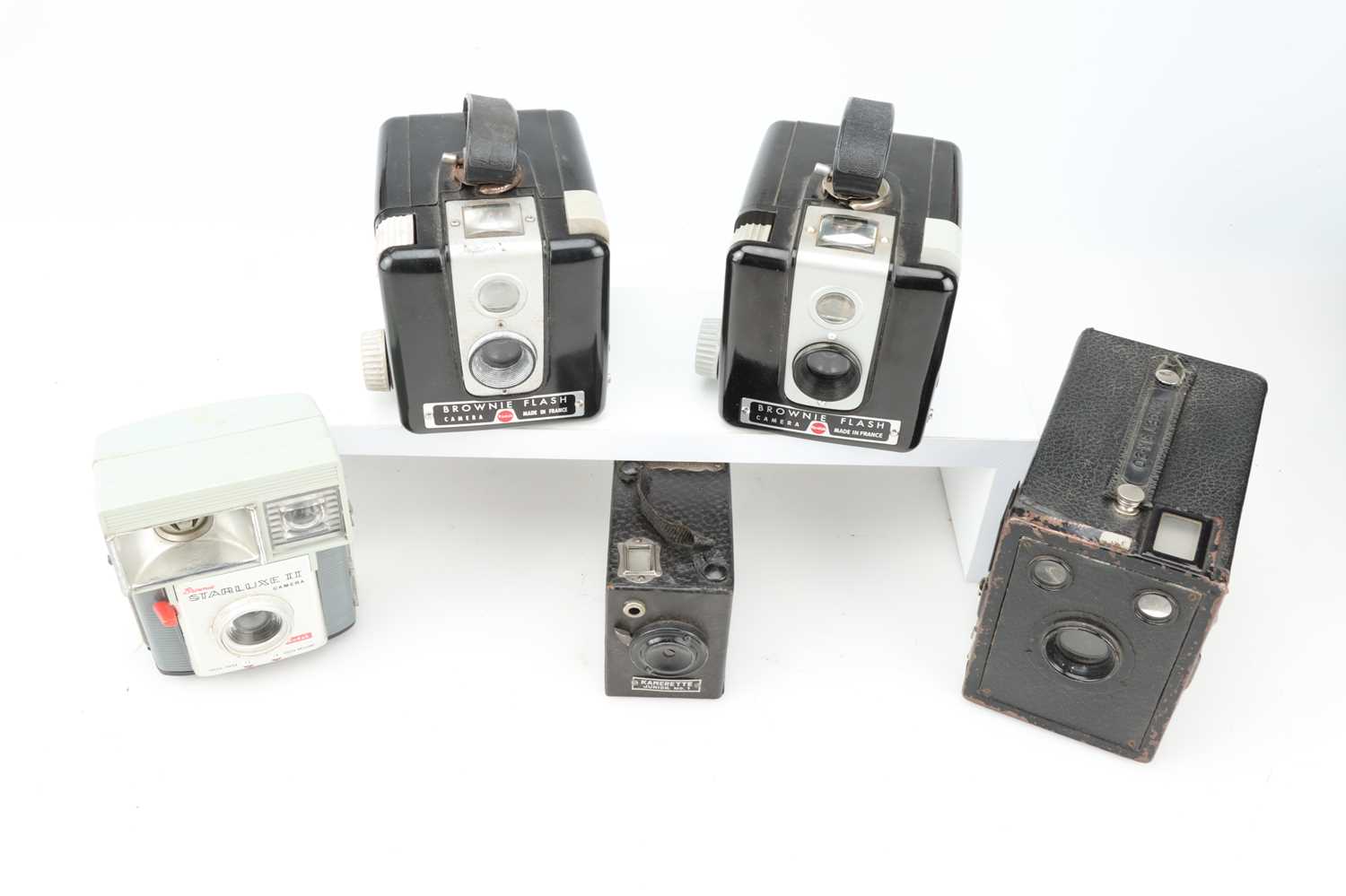 Lot 364 - A Selection of Box Types Cameras,