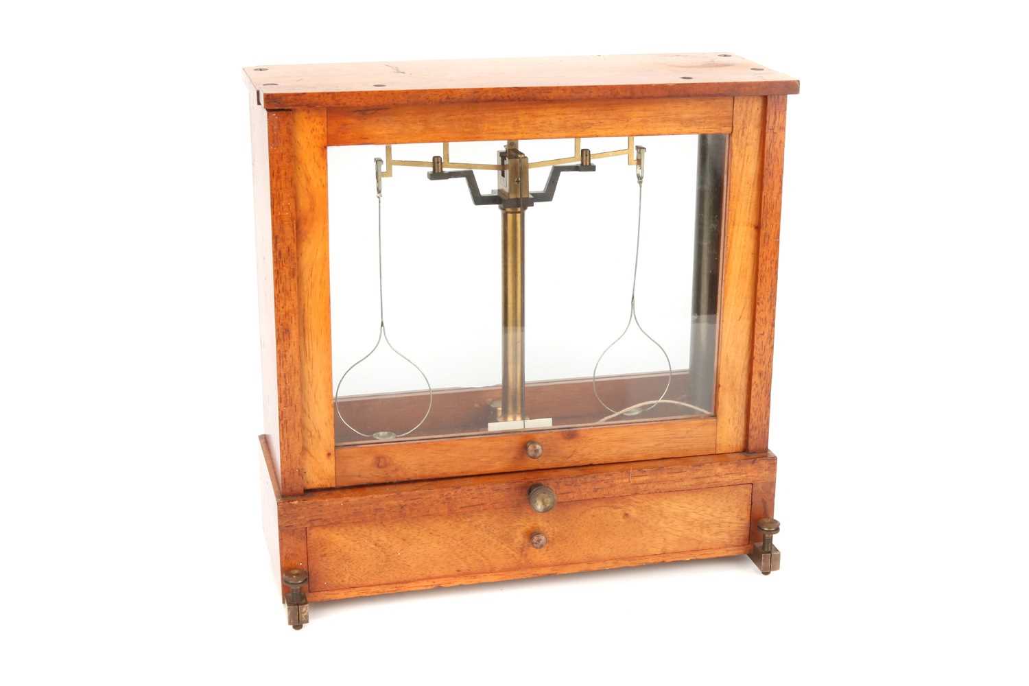 Lot 126 - A Set of Miniature Assay or Diamond Scales,