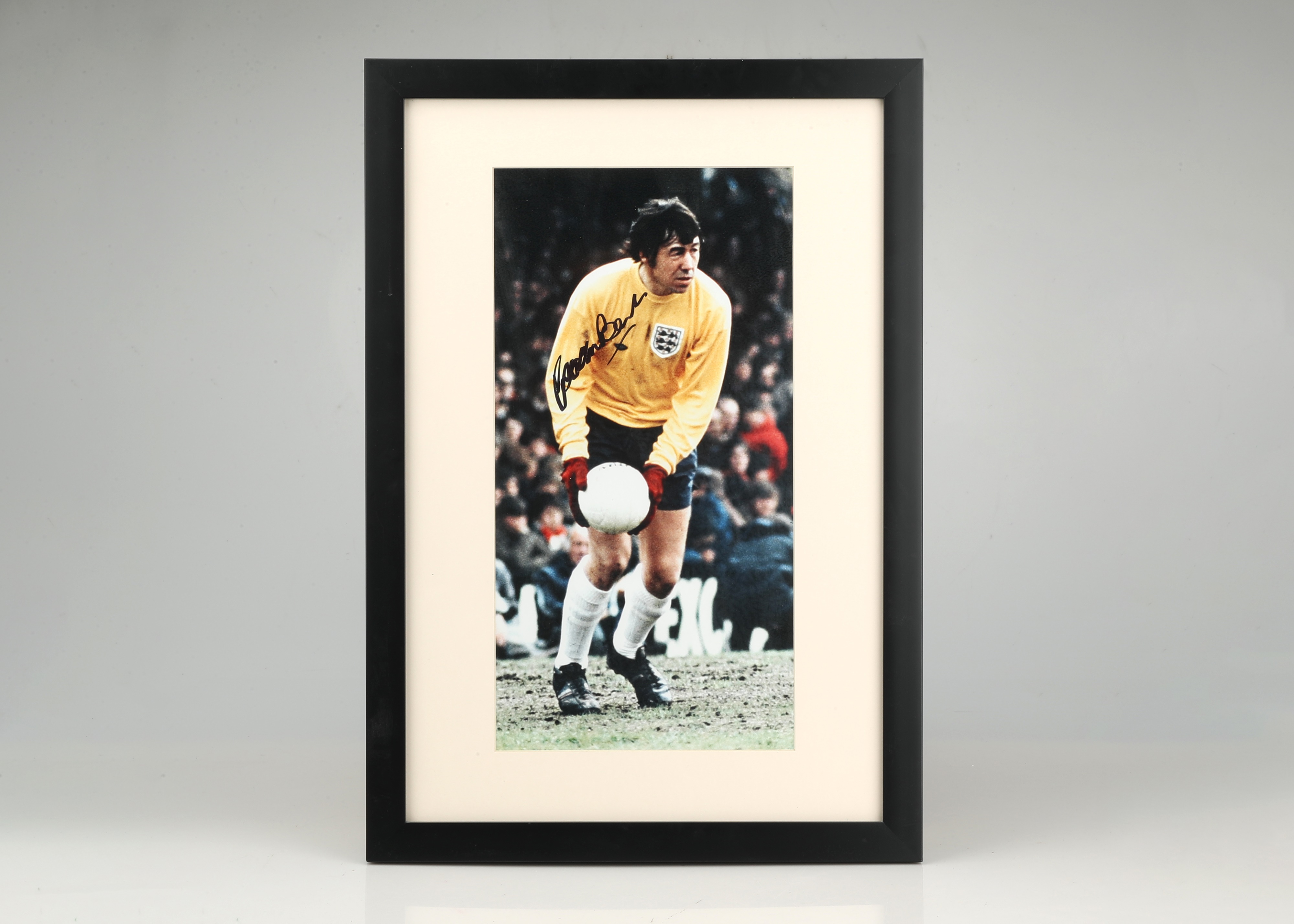 Lot 25 - Gordon Banks (1937-2019)