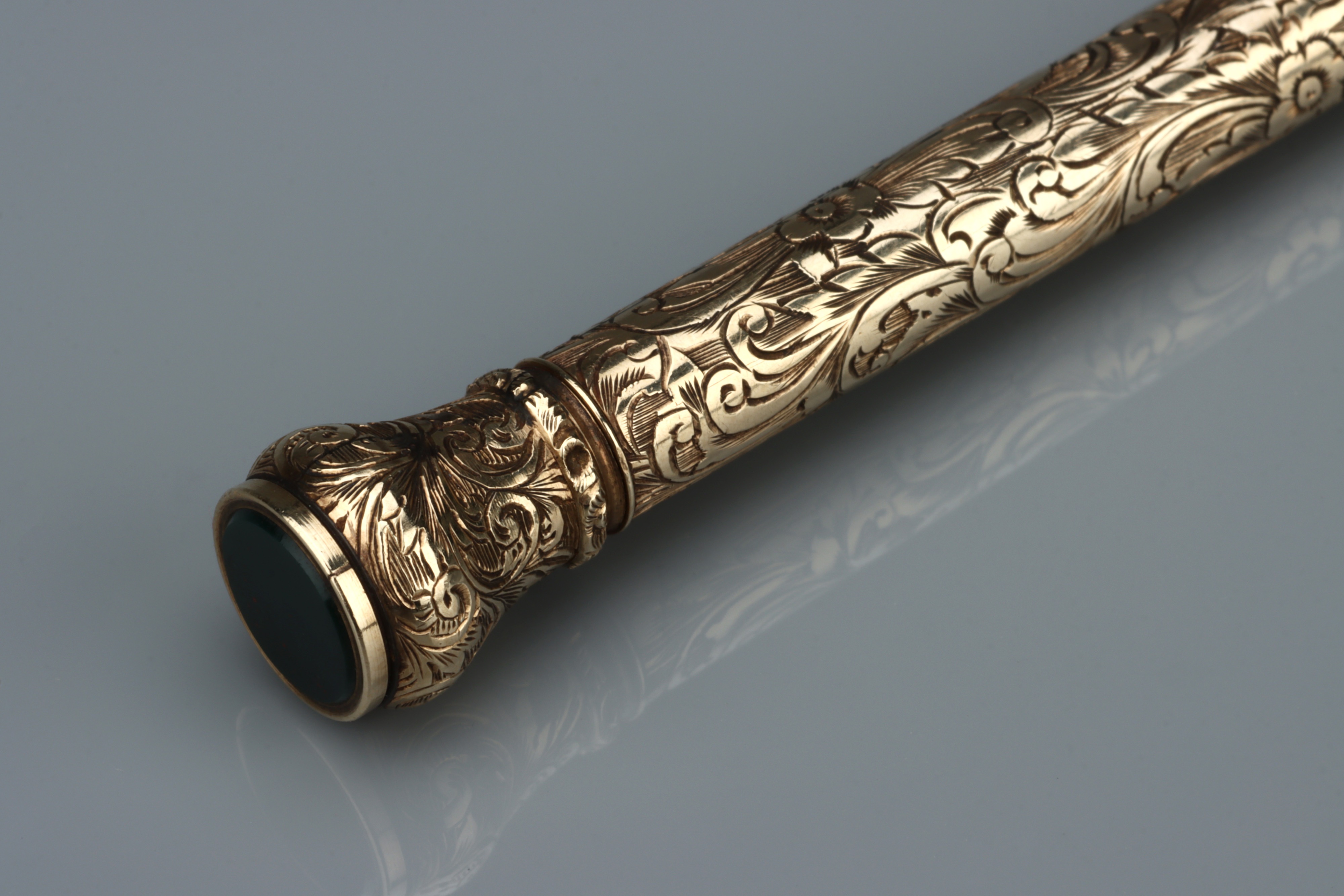 Lot 138 - A Victorian Yellow Metal Quill Pen,