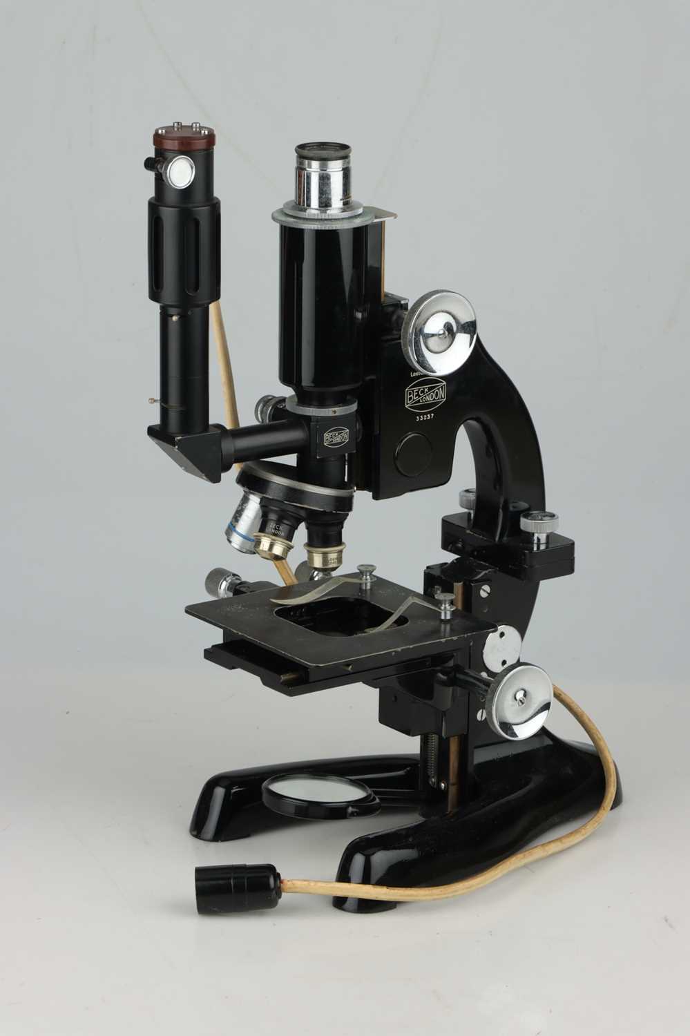 Lot 316 - Large Classic London Model Beck Microscope,