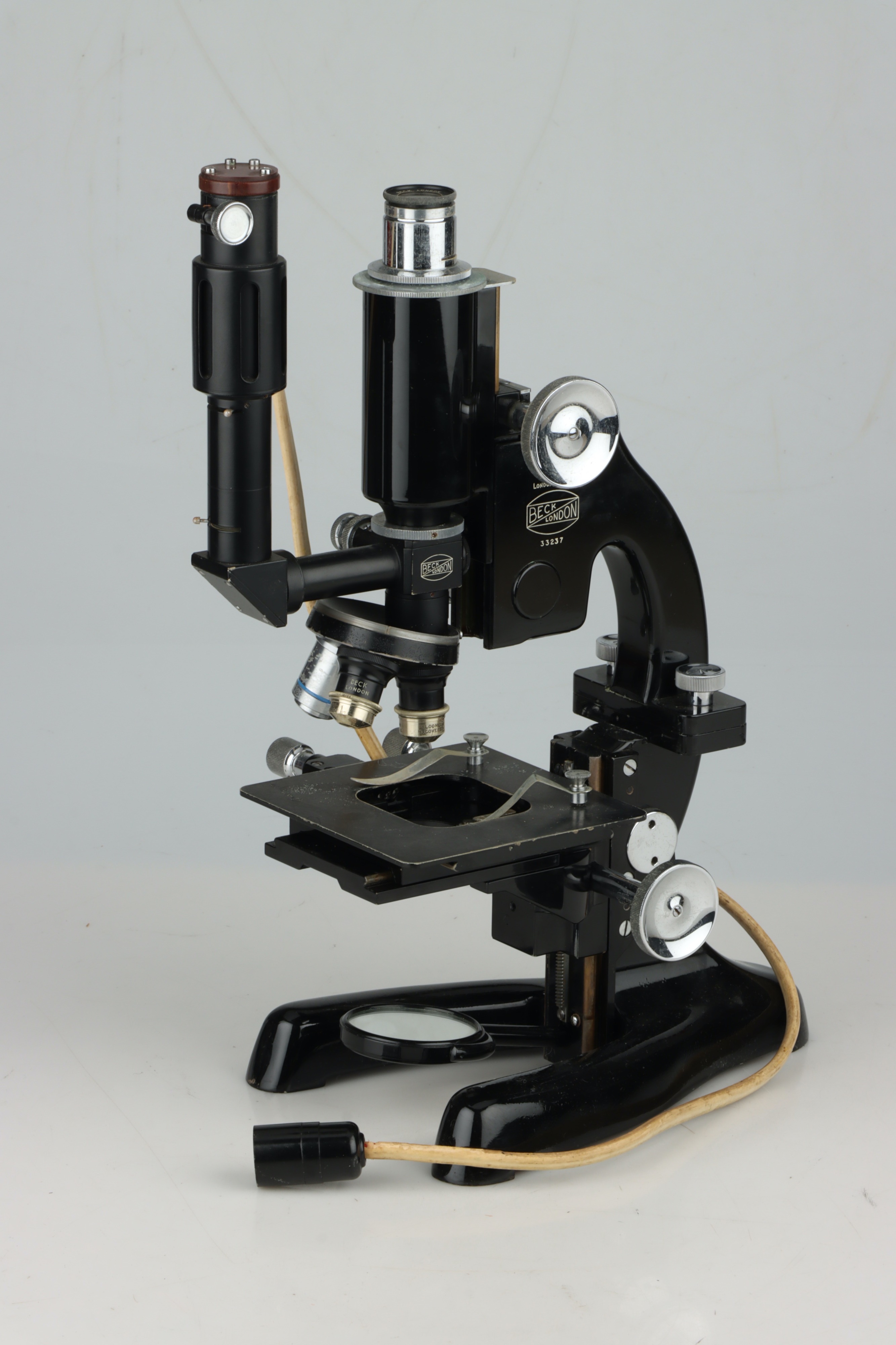 Lot 316 - Large Classic London Model Beck Microscope,