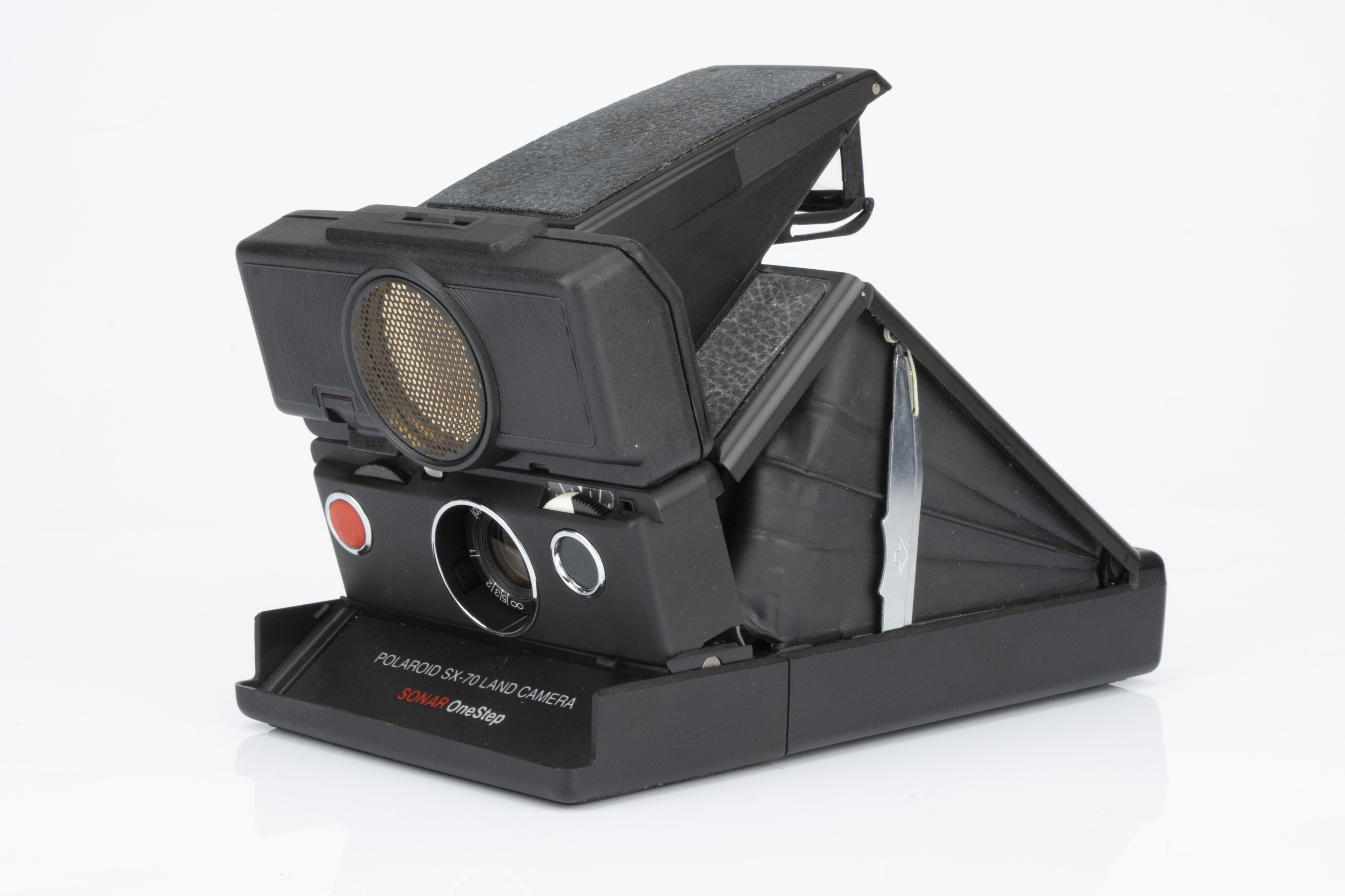 Lot 820 - A Polaroid SX-70 Land Camera Sonar OneStep,