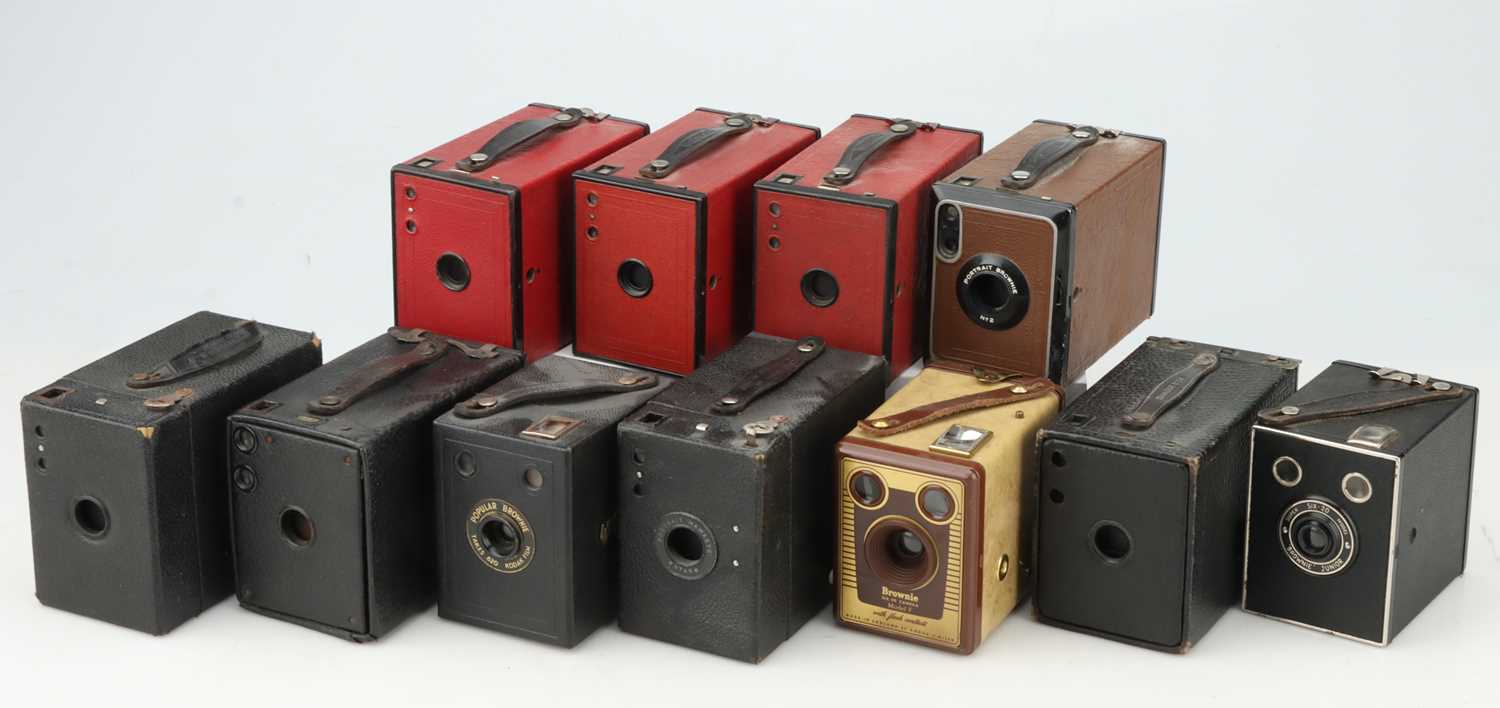 Lot 821 - A Selection of Box Type Cameras,