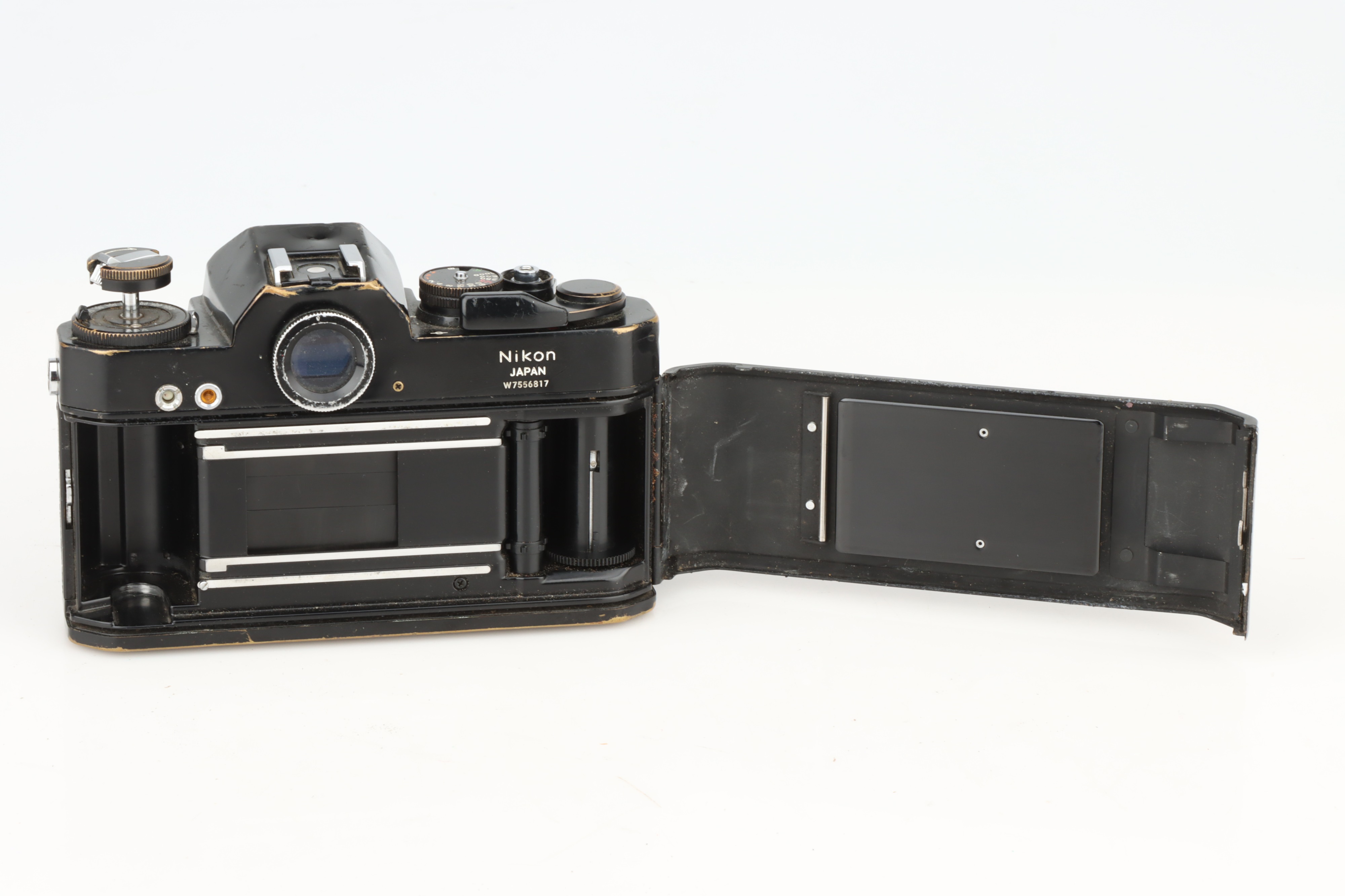 Lot 615 - A Nikon Nikkormat EL SLR Camera,