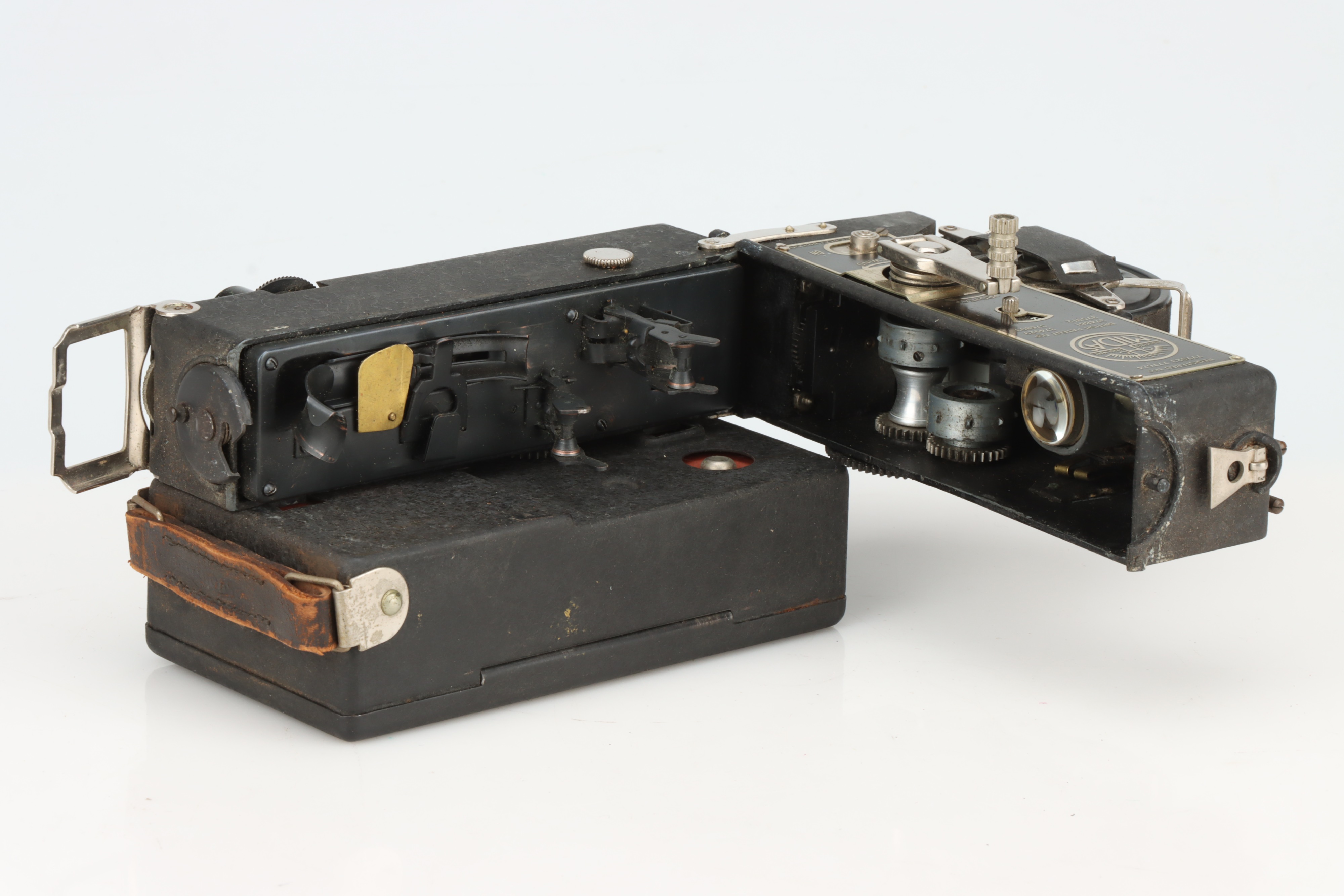 Lot 872 - A Midas Cine Camera & Projector Self