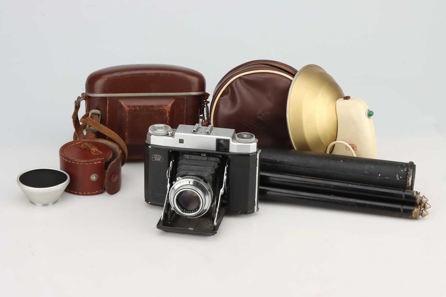 Lot 452 - A Zeiss Ikon Super Ikonta 531/16 Medium