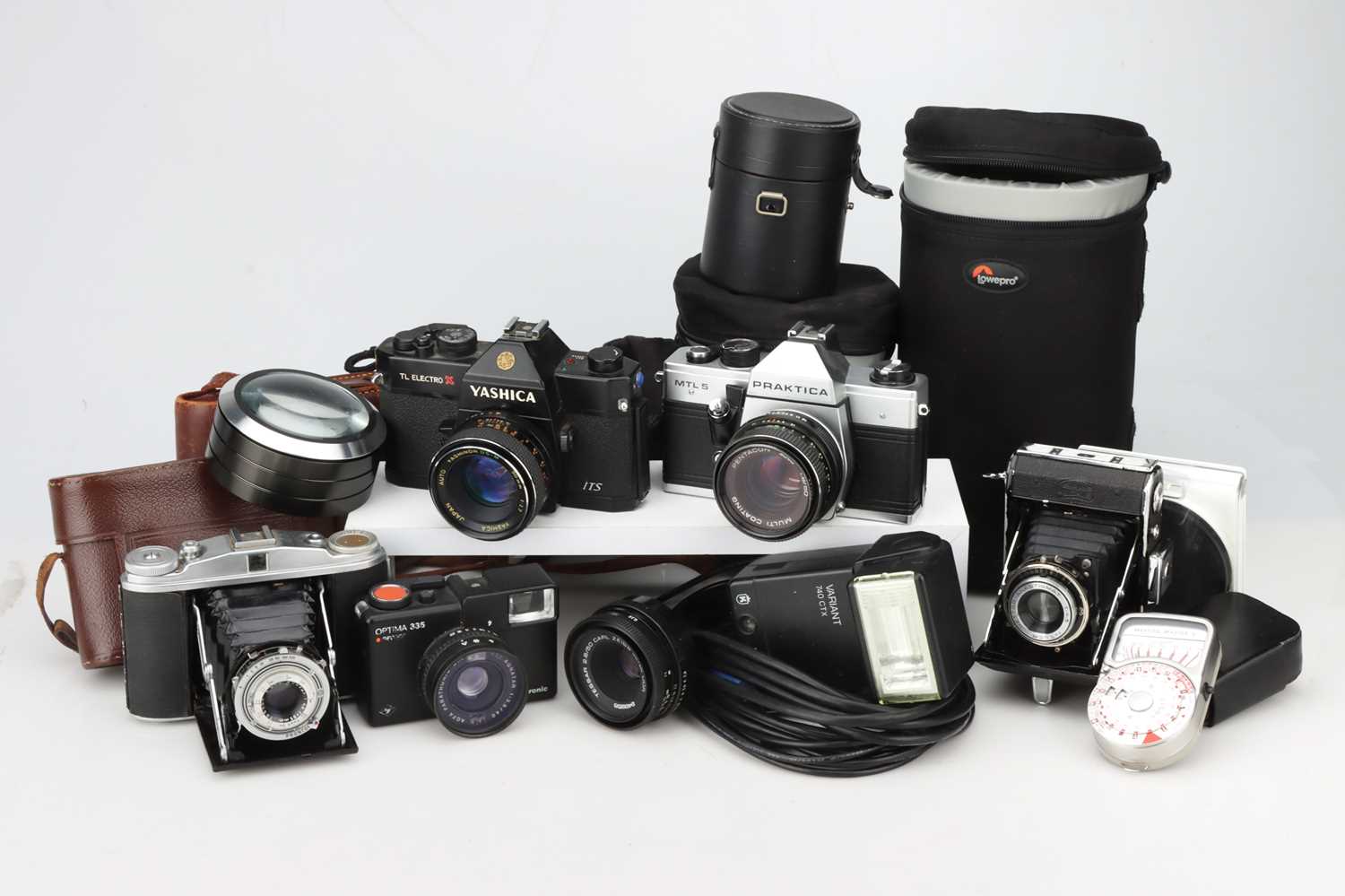 Lot 426 - A Selection of Various Cameras & Accessories,