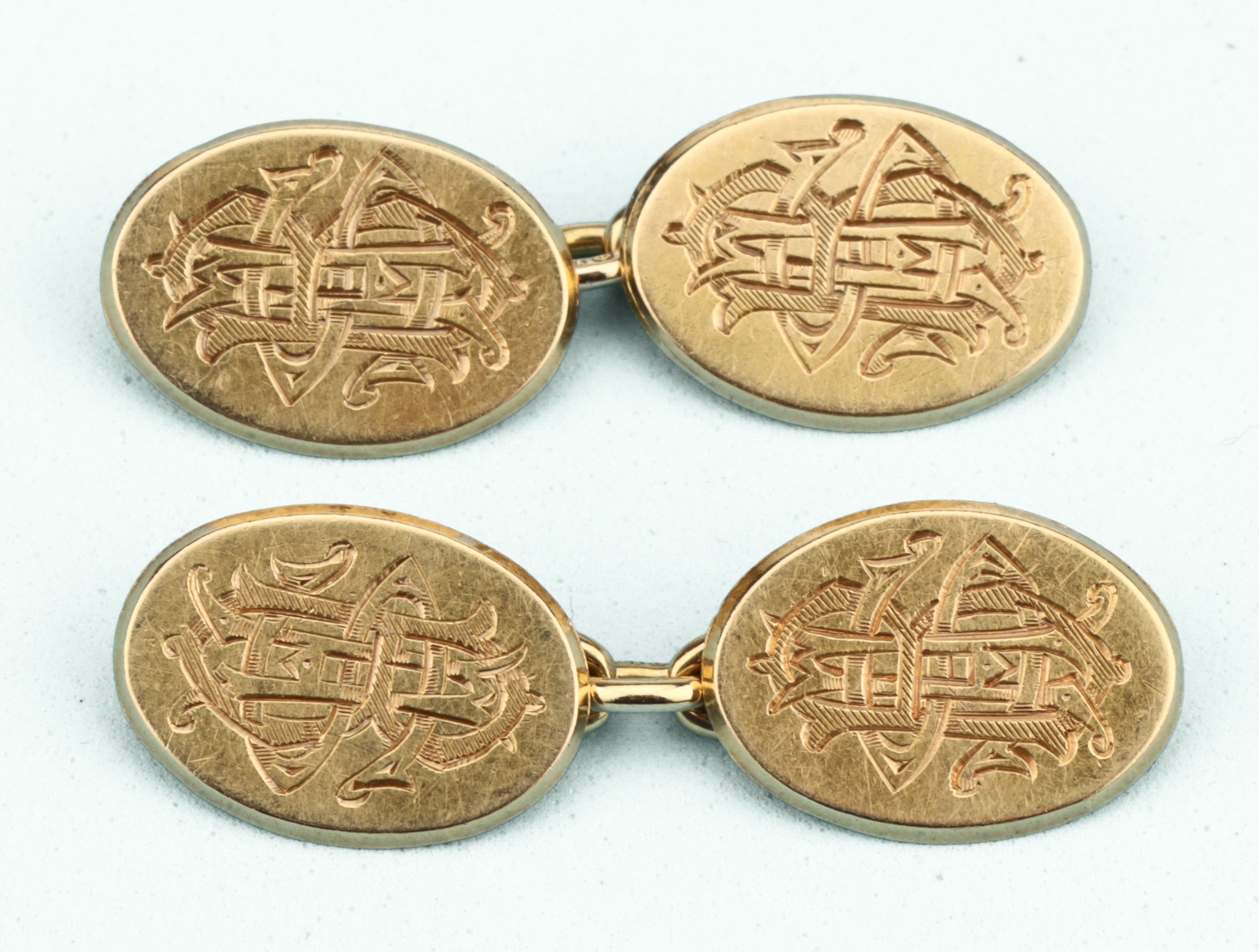 Lot 153 - A Pair of Victorian 18 ct Gold Chain Link