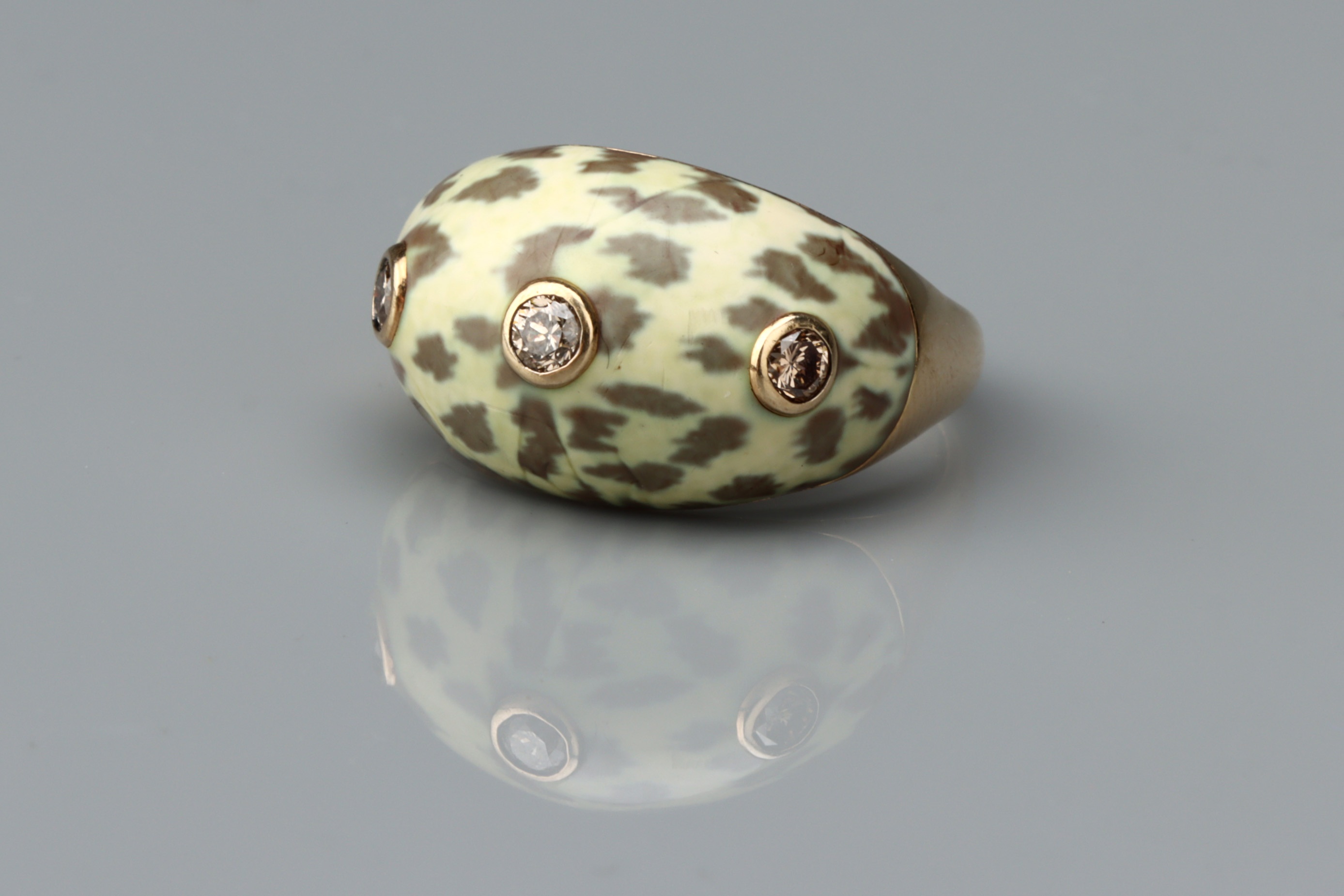 Lot 160 - A Modern Designer 14 k Leopard Print Diamond