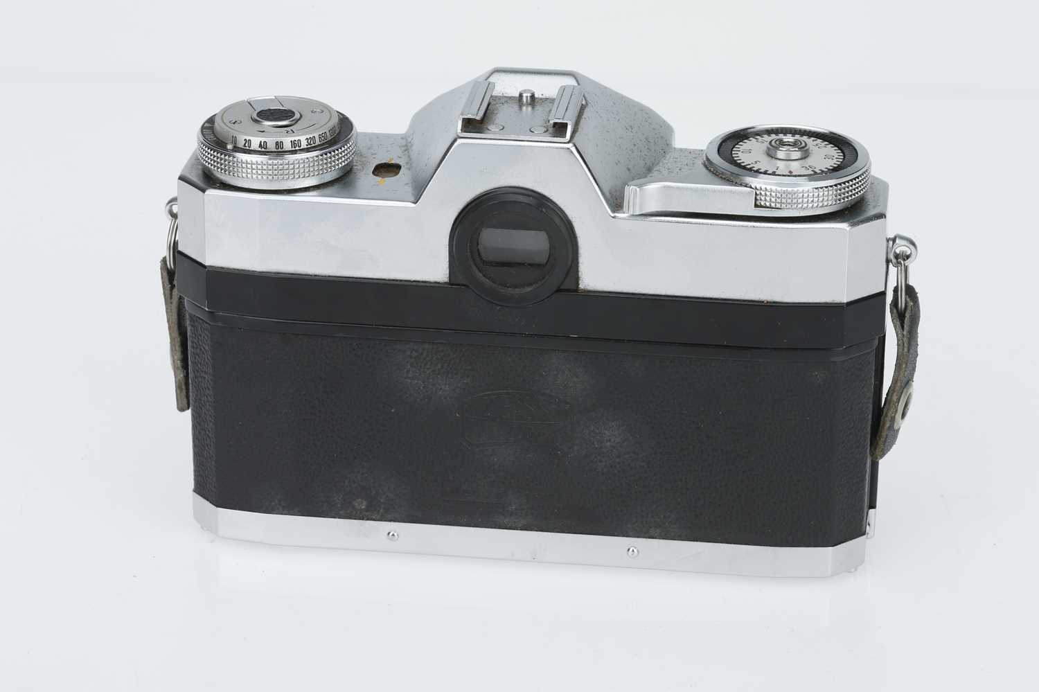 Lot 398 - A Zeiss Ikon Contaflex 35mm SLR Camera,