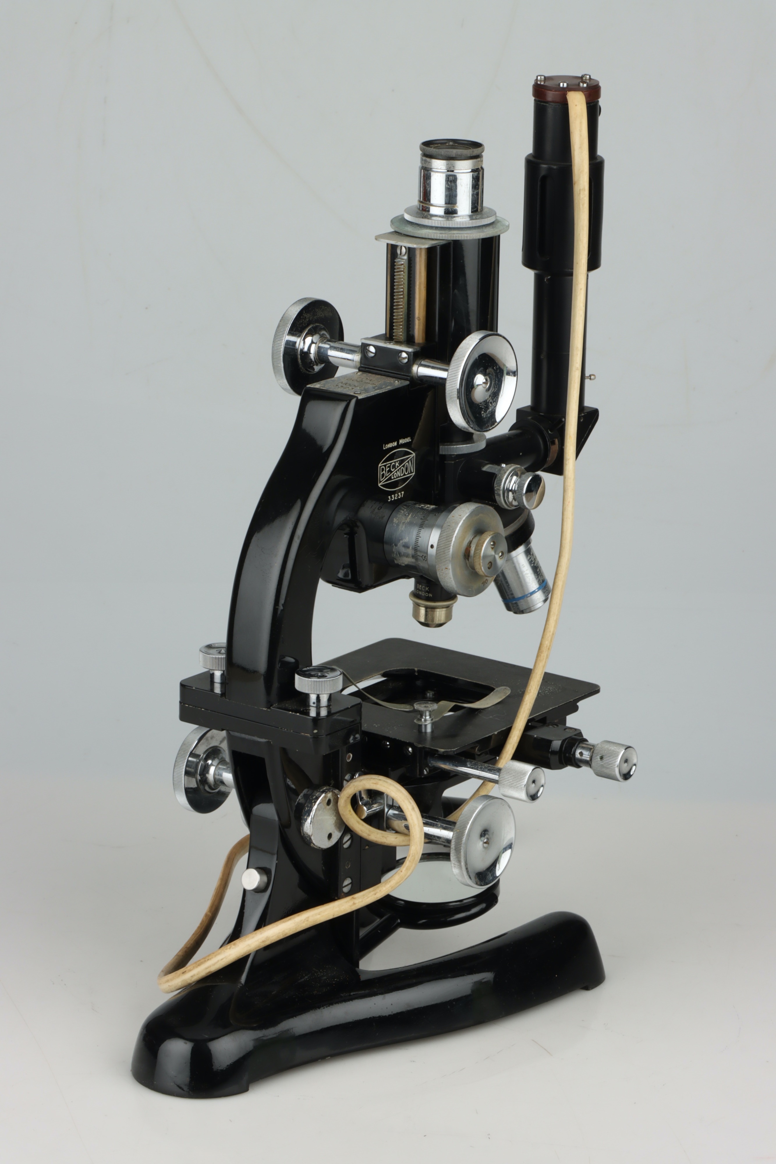 Lot 88 - A Large Classic London Model Beck Microscope,