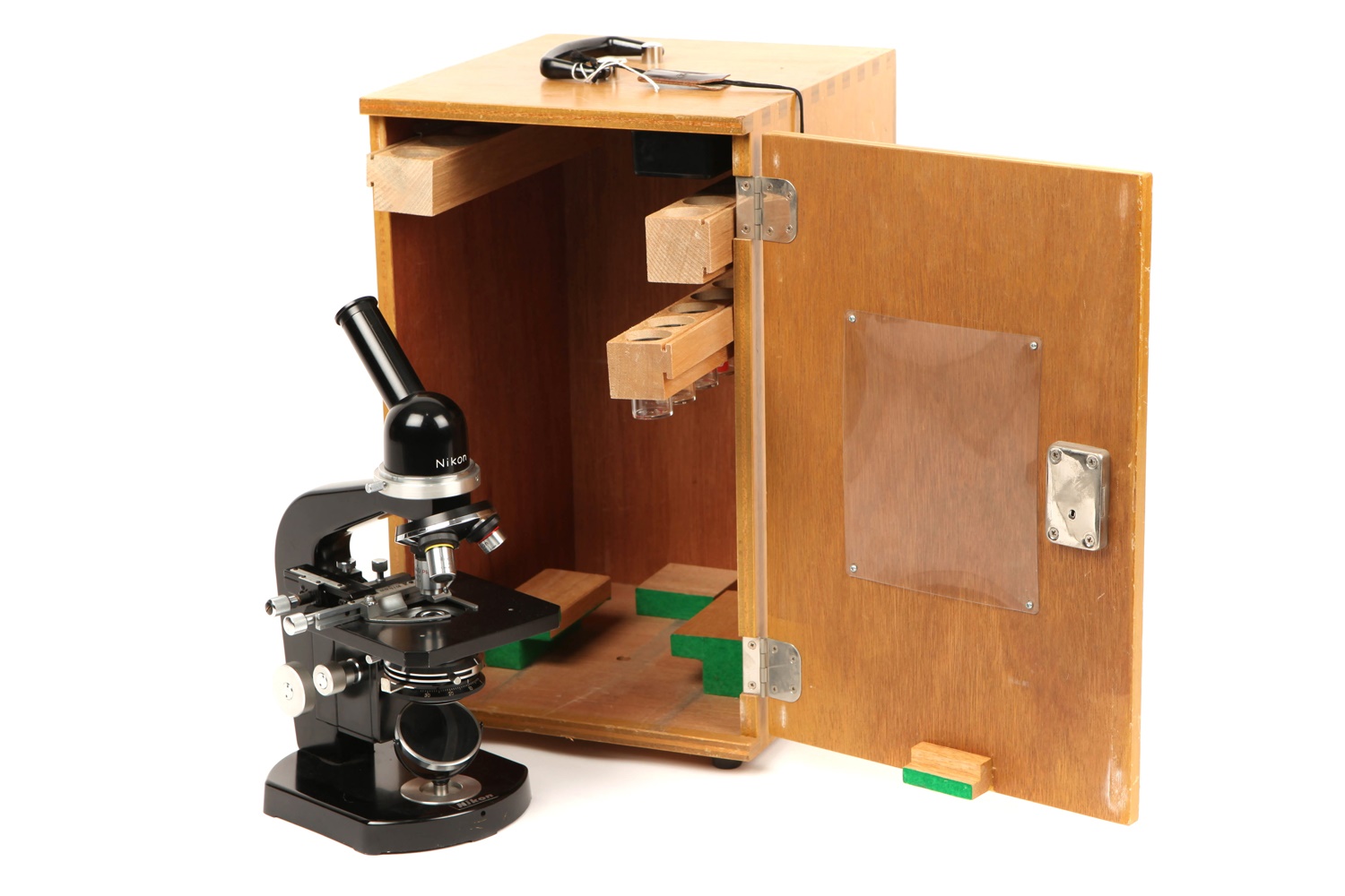 Lot 33 - A Nikon Student’s Microscope,