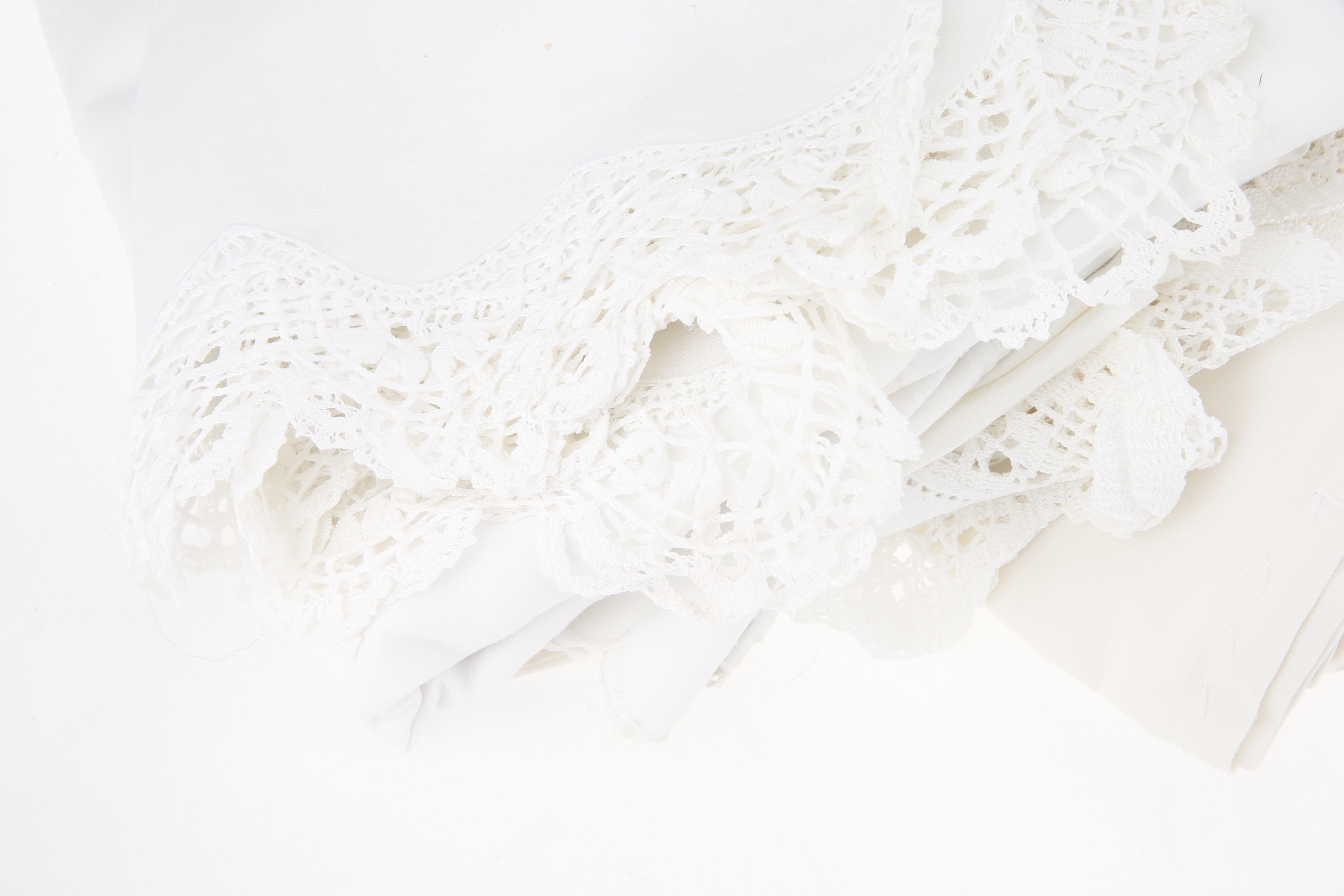 Lot 264 - A Collection of Assorted Table Linen,