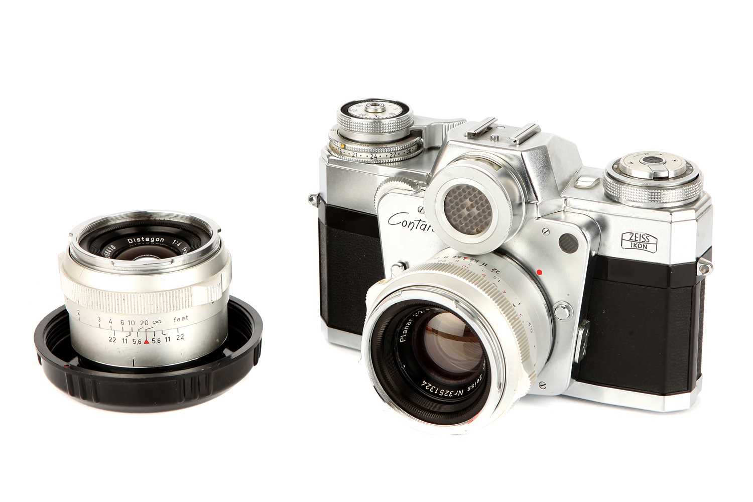 Lot 1176 - A Zeiss Ikon Contarex Bullseye SLR Camera,