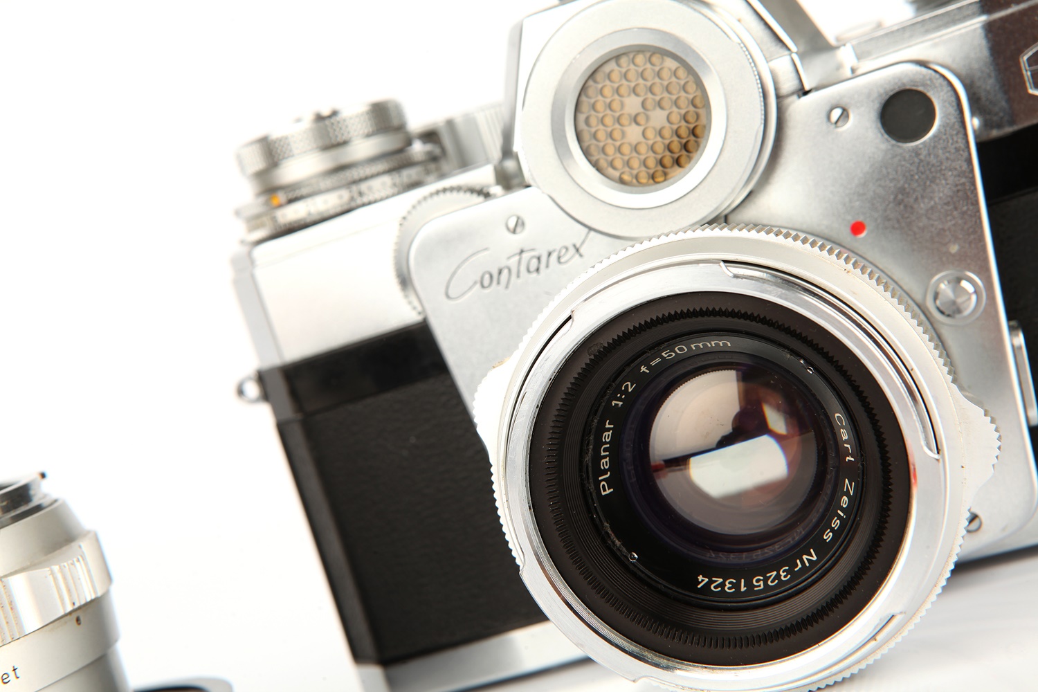 Lot 1176 - A Zeiss Ikon Contarex Bullseye SLR Camera,