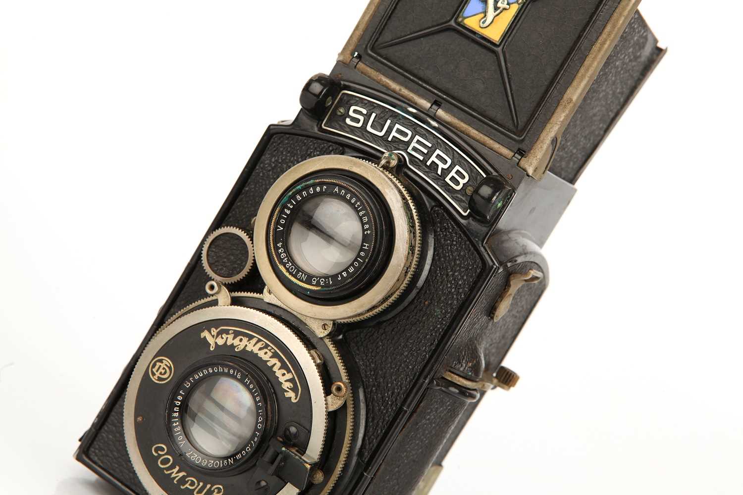 Lot 1195 - A Voigtlander Superb TLR Camera,