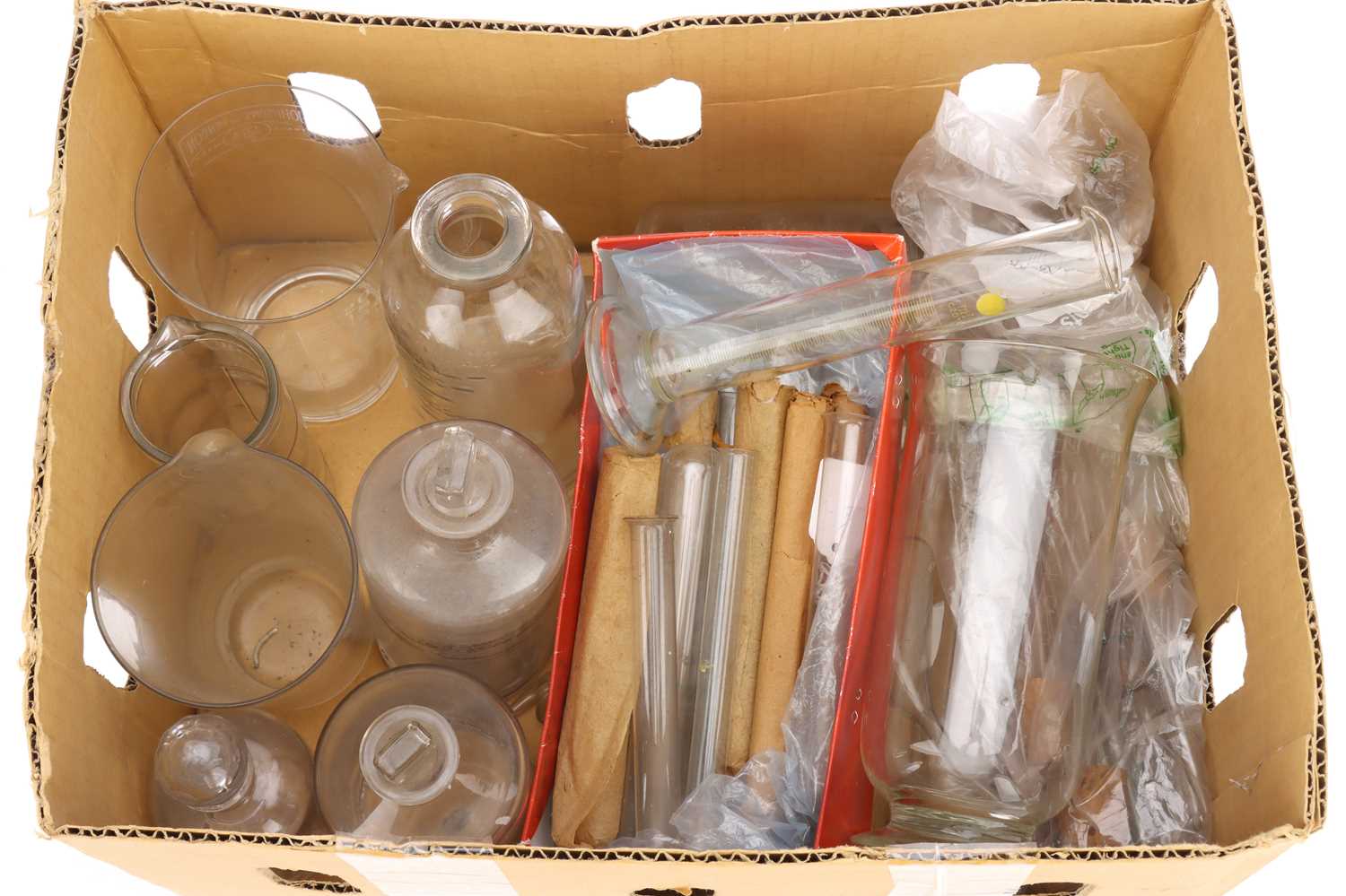 Lot 640 - A Collection of Glassware,