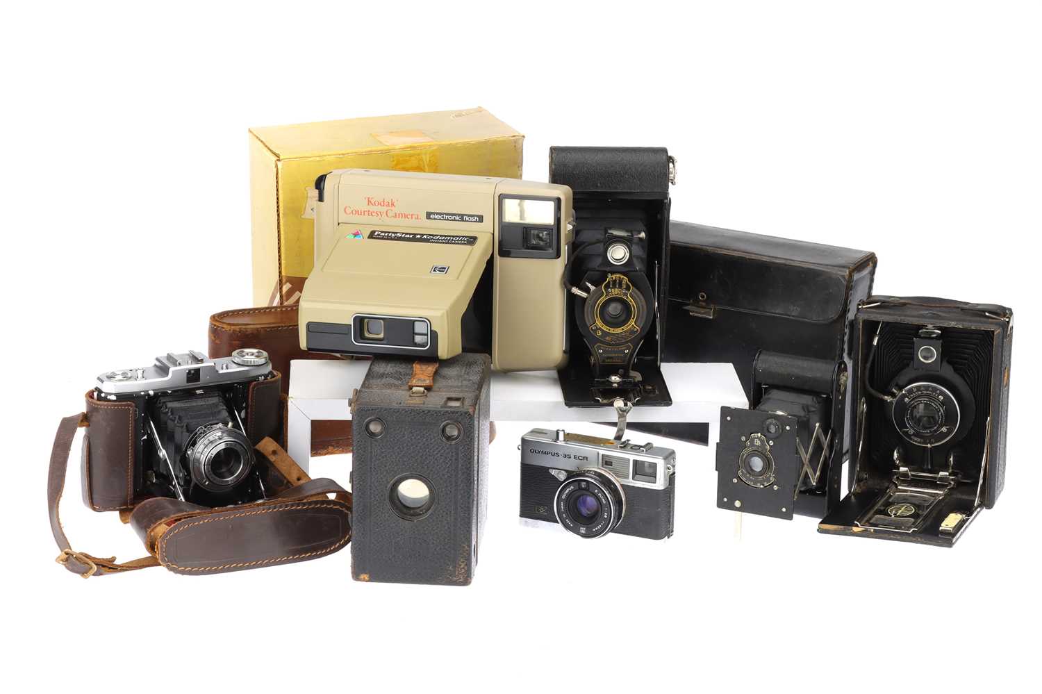 Lot 588 - A Selection of Various Cameras,