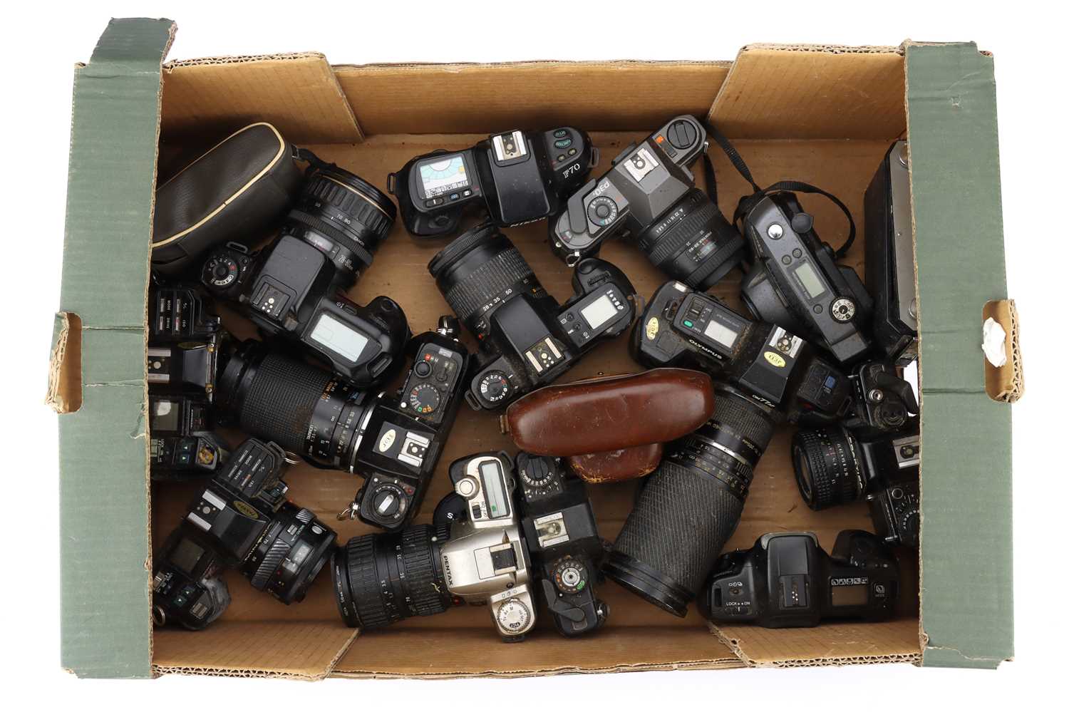 Lot 143 - A Mixed Selection of Cameras,