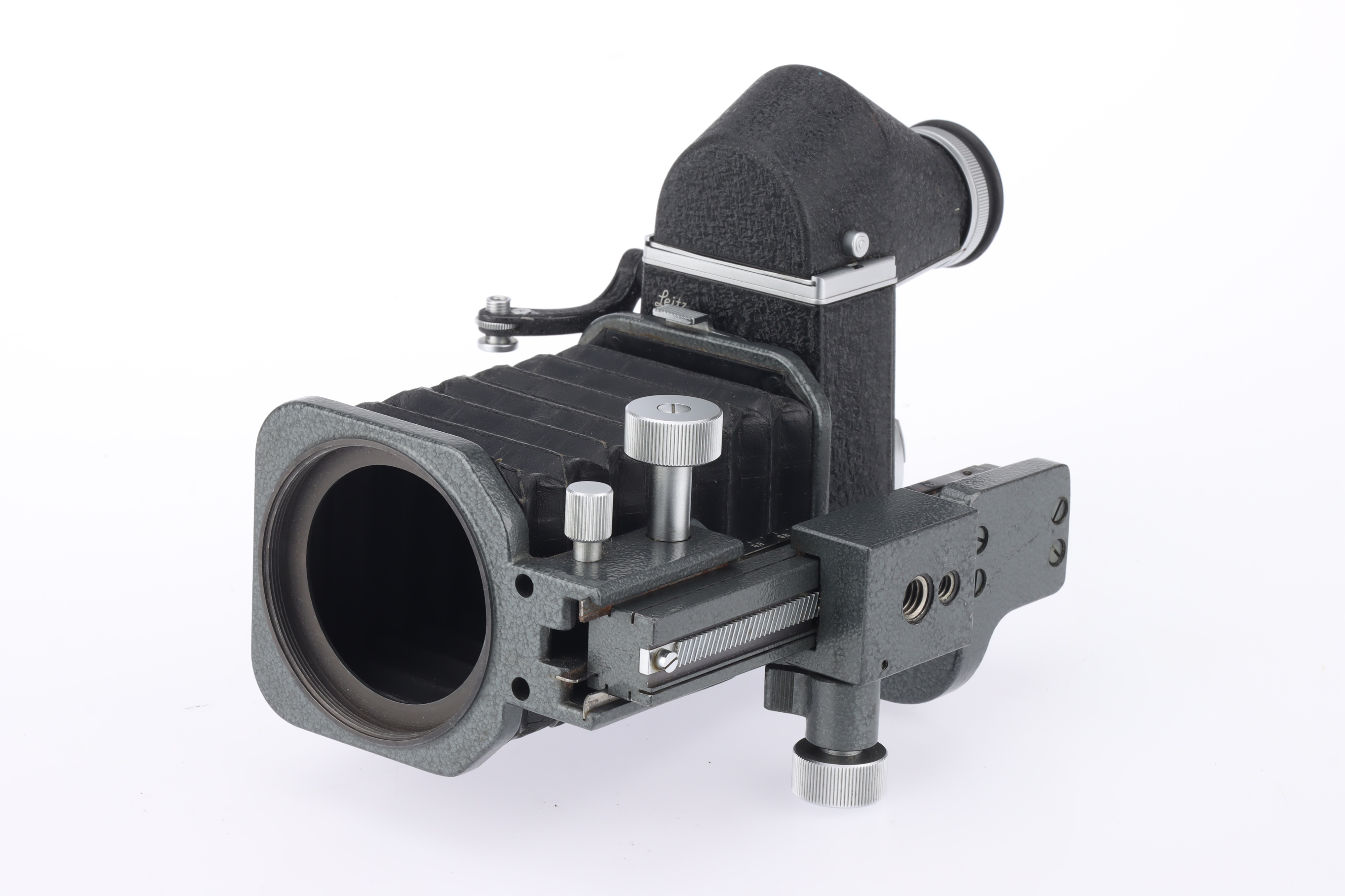 Lot 46 - A Leitz Leica Focussing Bellows II,