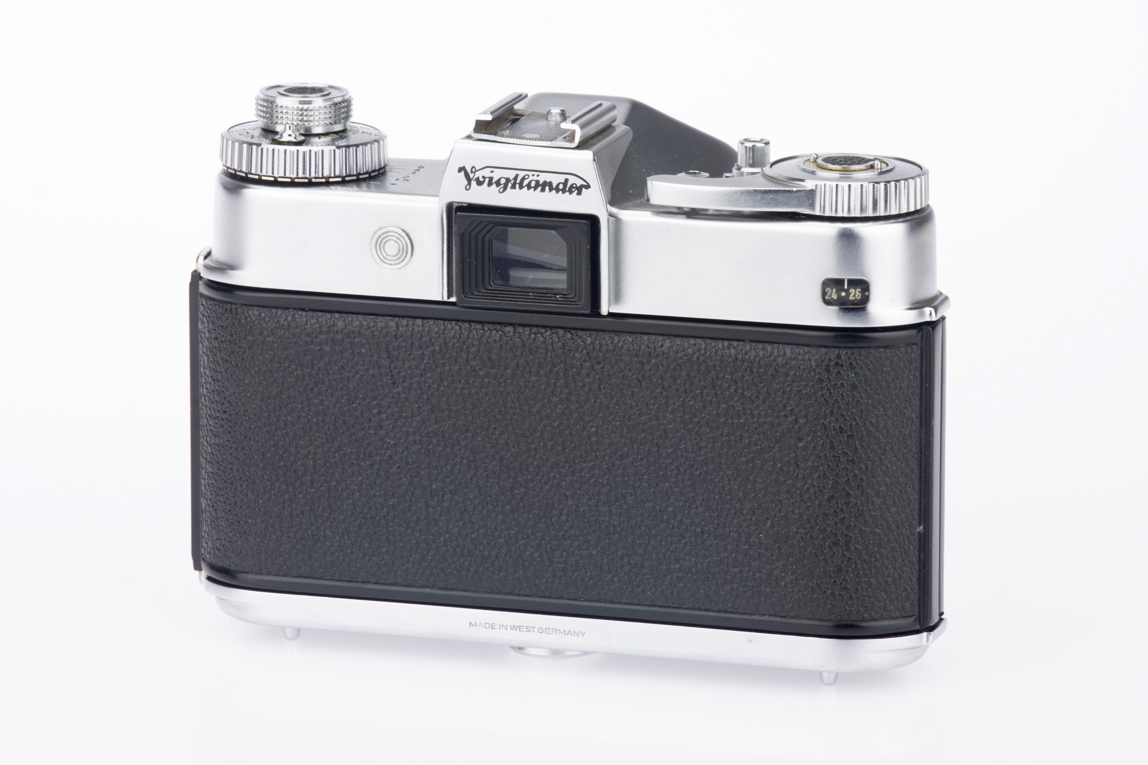 Lot 183 - A Voigtlander Bessamatic 35mm SLR Camera,