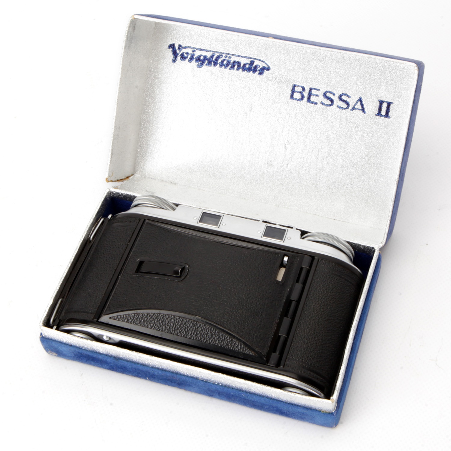 Lot 112 - A Voigtlander Bessa II Rangefinder Camera,