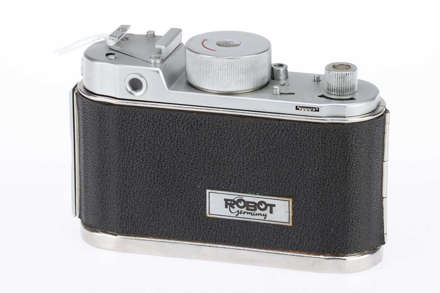 Lot 140 - A Berning Robot II Camera,