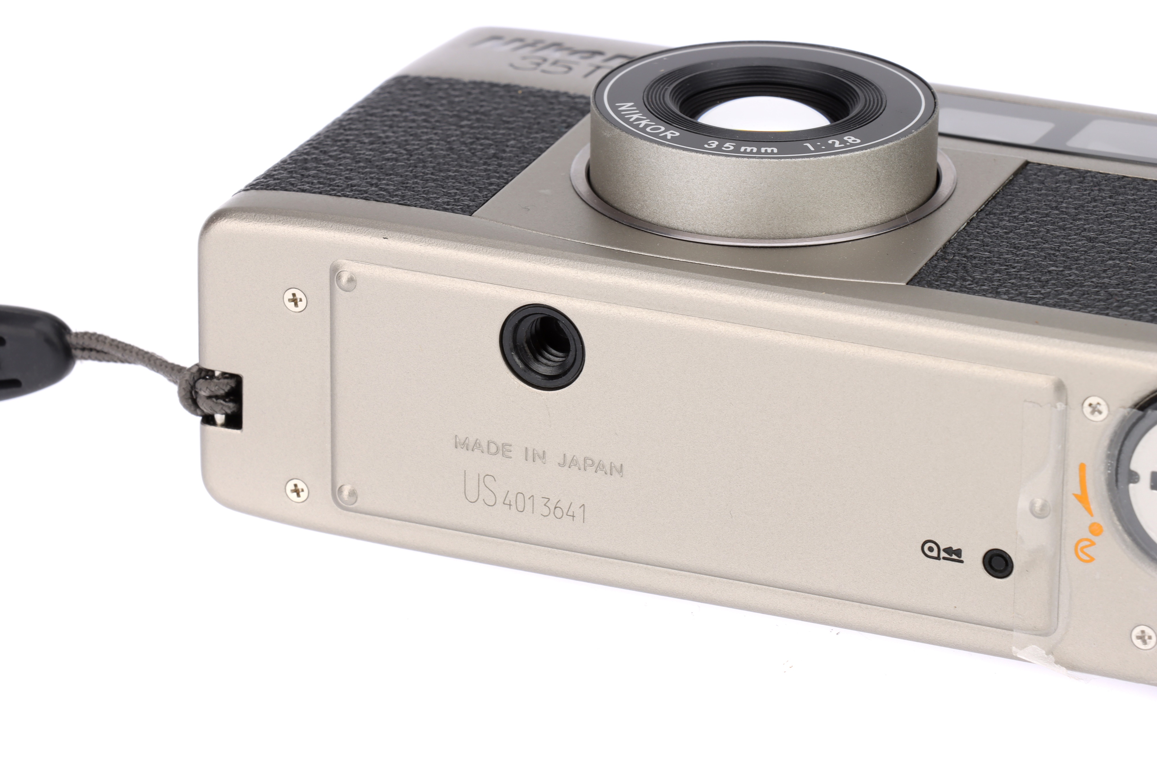 Lot 107 - A NIkon 35Ti Compact 35mm Film Camera,