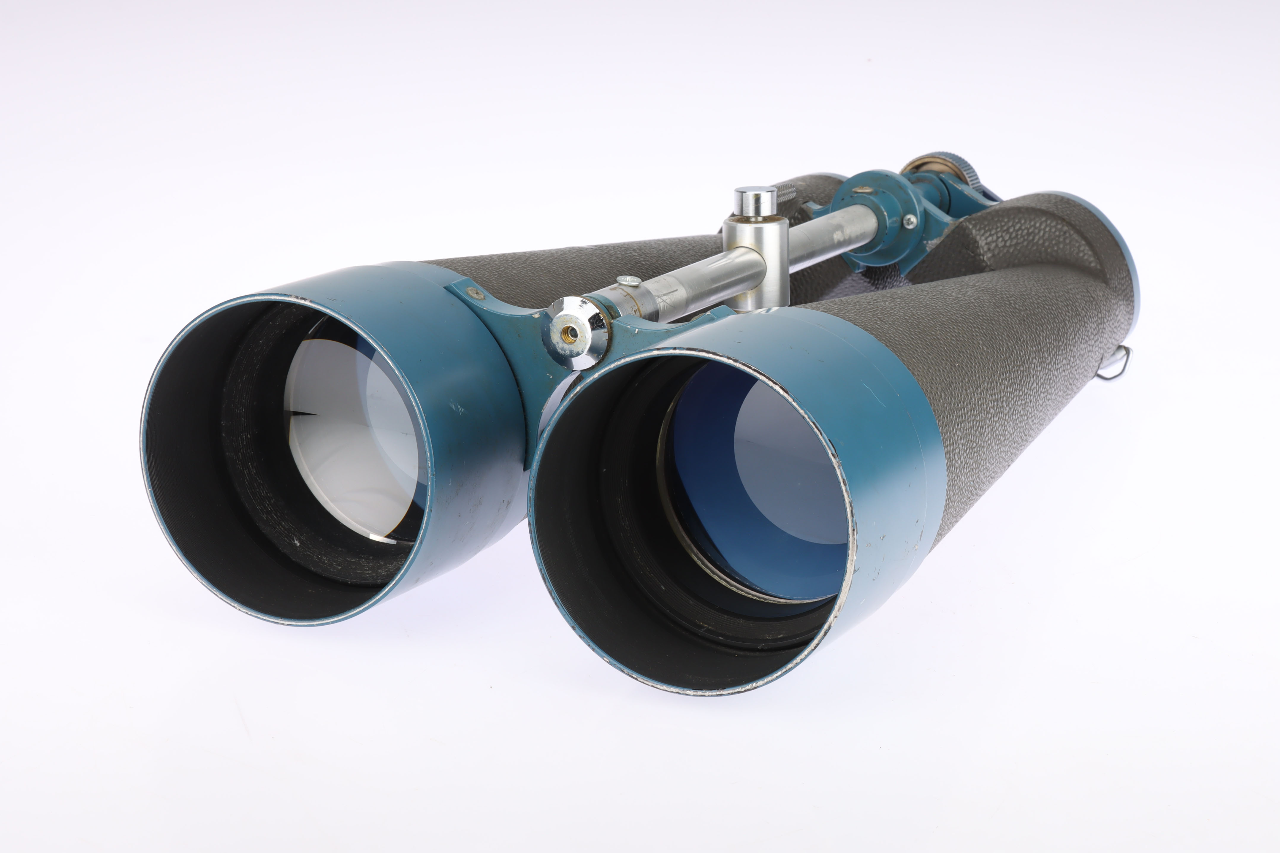 Lot 634 - A Pair of Swift Observation 20x80 Binoculars,