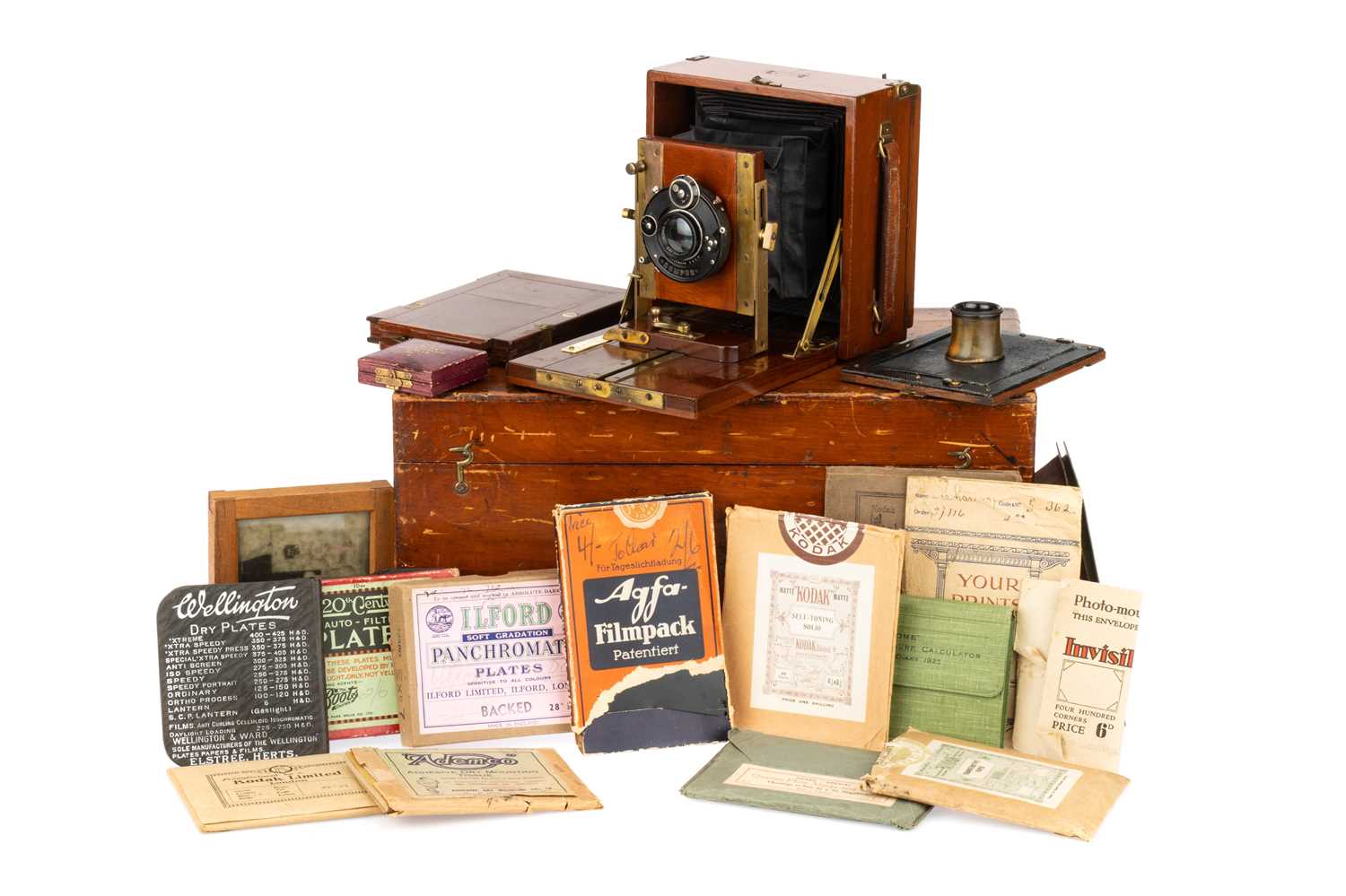 Lot 241 - A Gandolfi Simplex 3½x2½ Hand & Stand