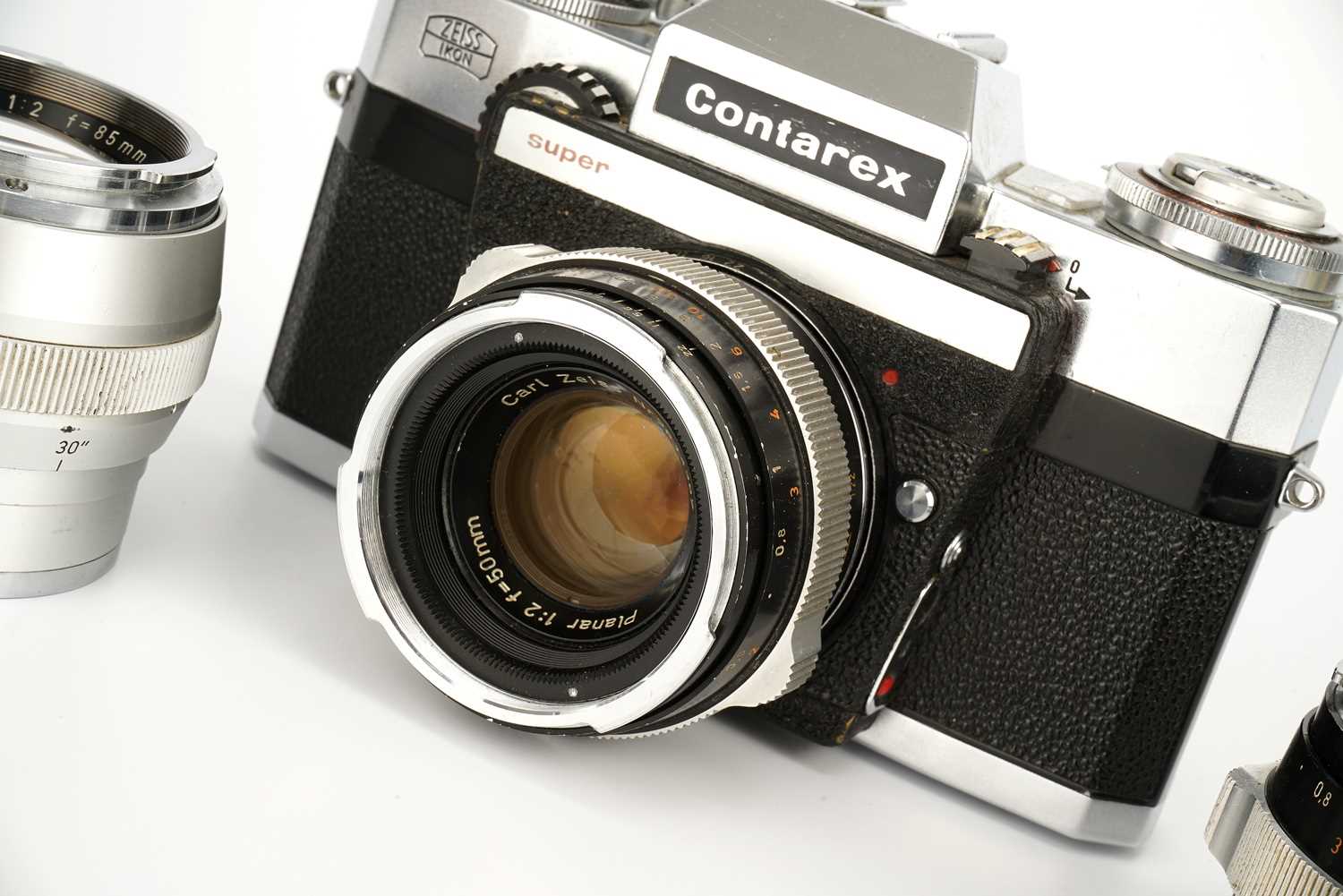 Lot 301 - A Zeiss Ikon Contarex Super SLR Outfit,