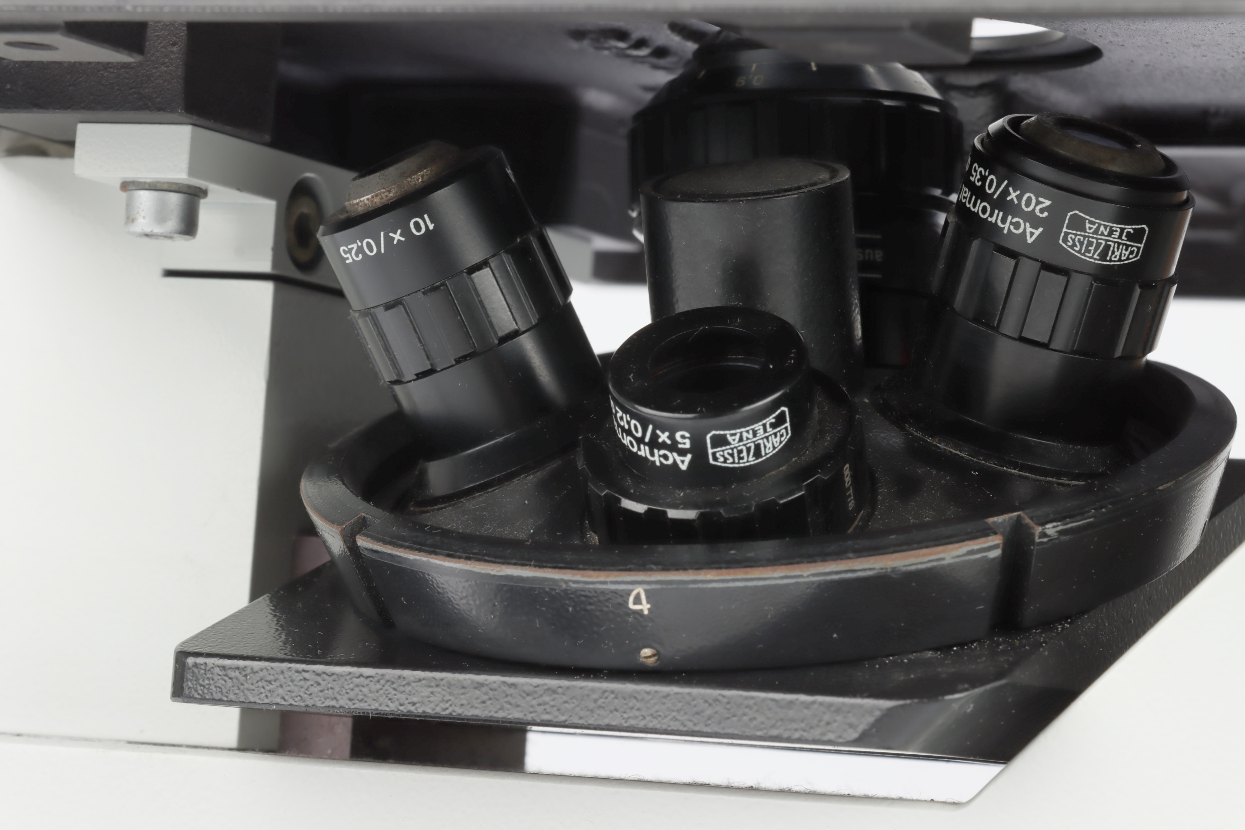Lot 588 - Zeiss Inverted Binocular Microscope With