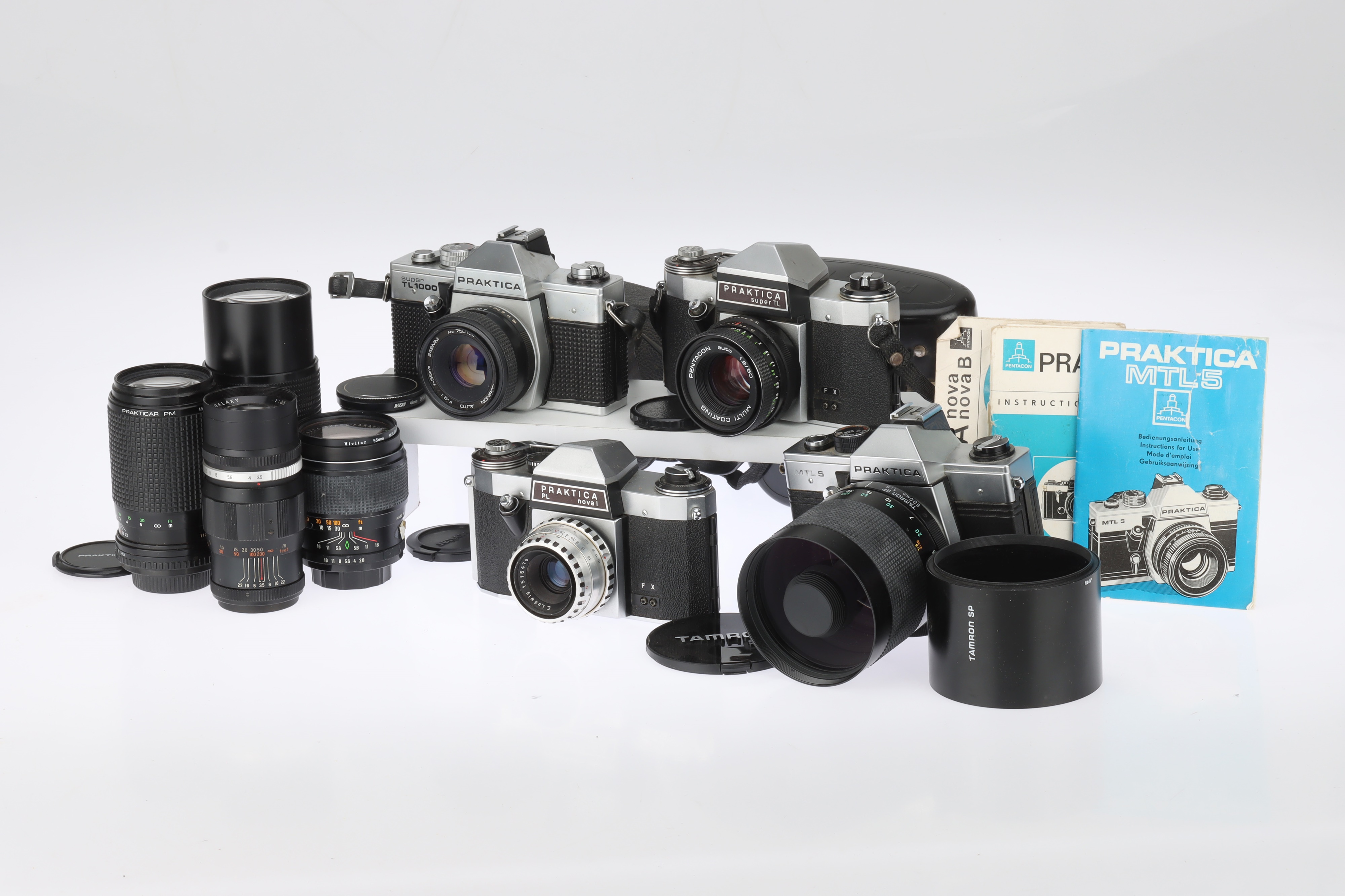 Lot 198 - A Good Selection of East German Cameras,