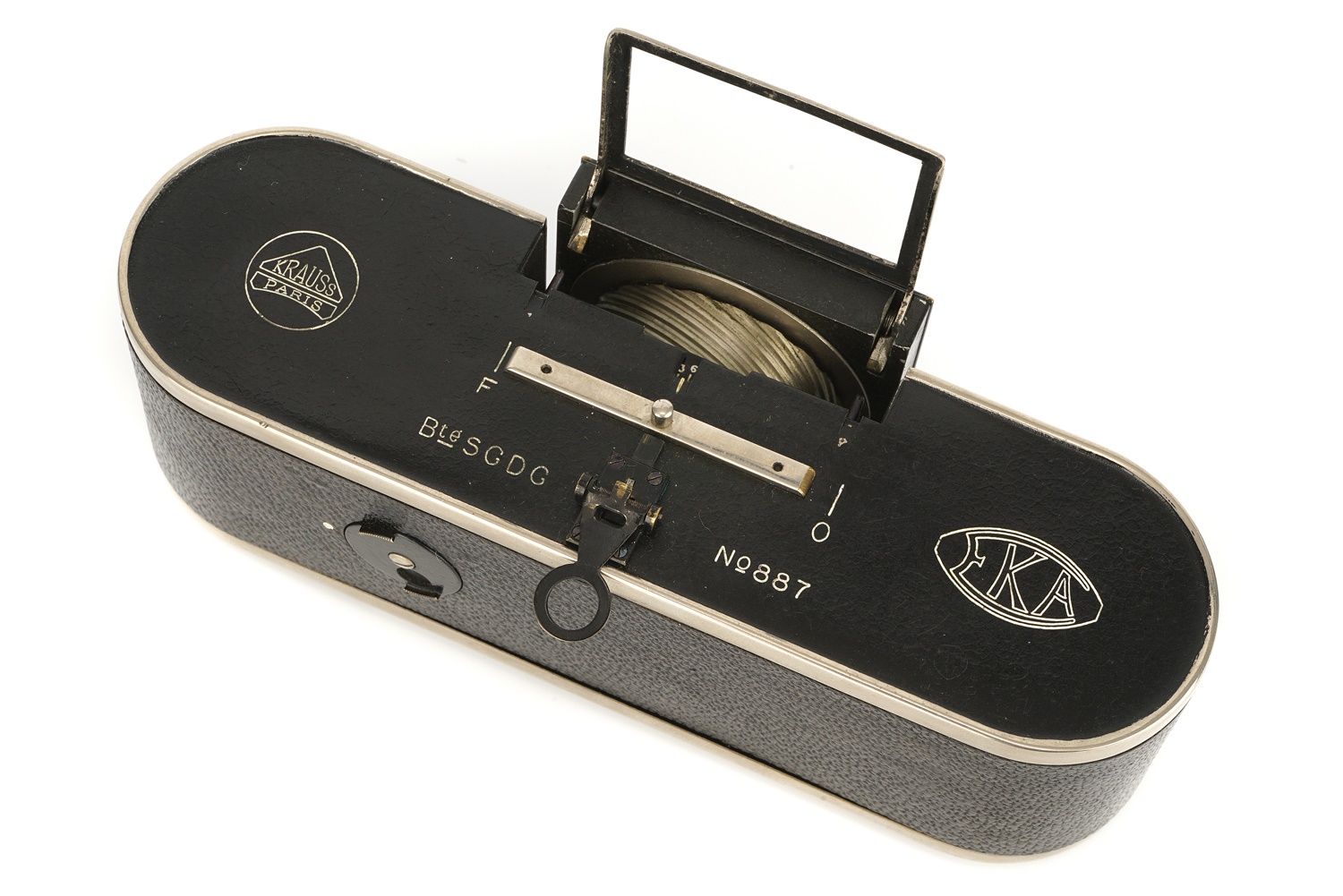 Lot 333 - A Krauss Eka Camera,