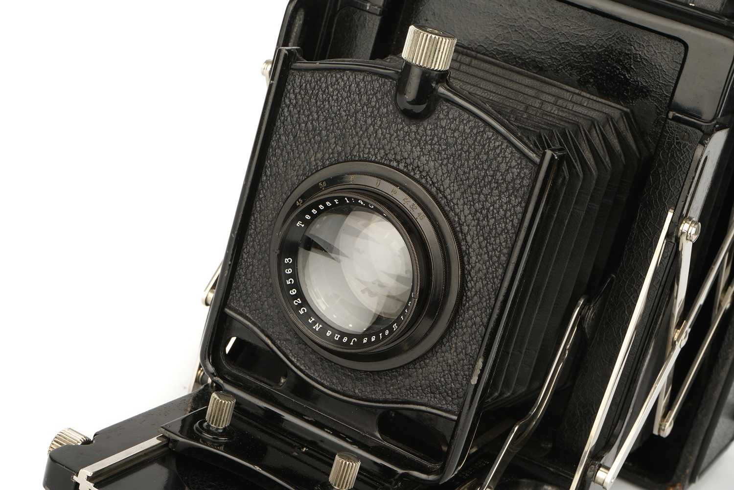 Lot 353 - A Ernemann Ernoflex Model II Camera,