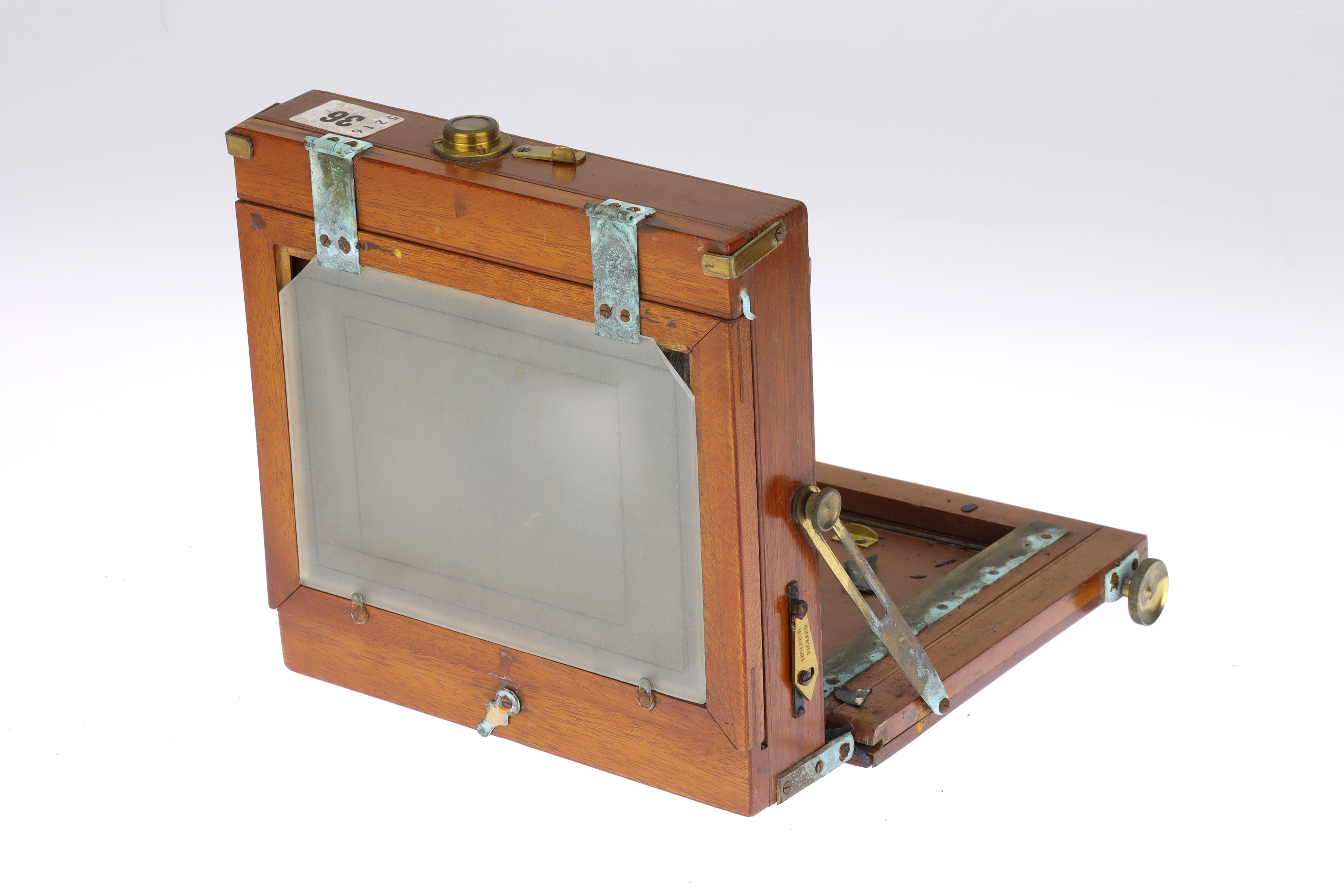 Lot 463 - An Unmarked Half Plate Mahogany Field Camera,