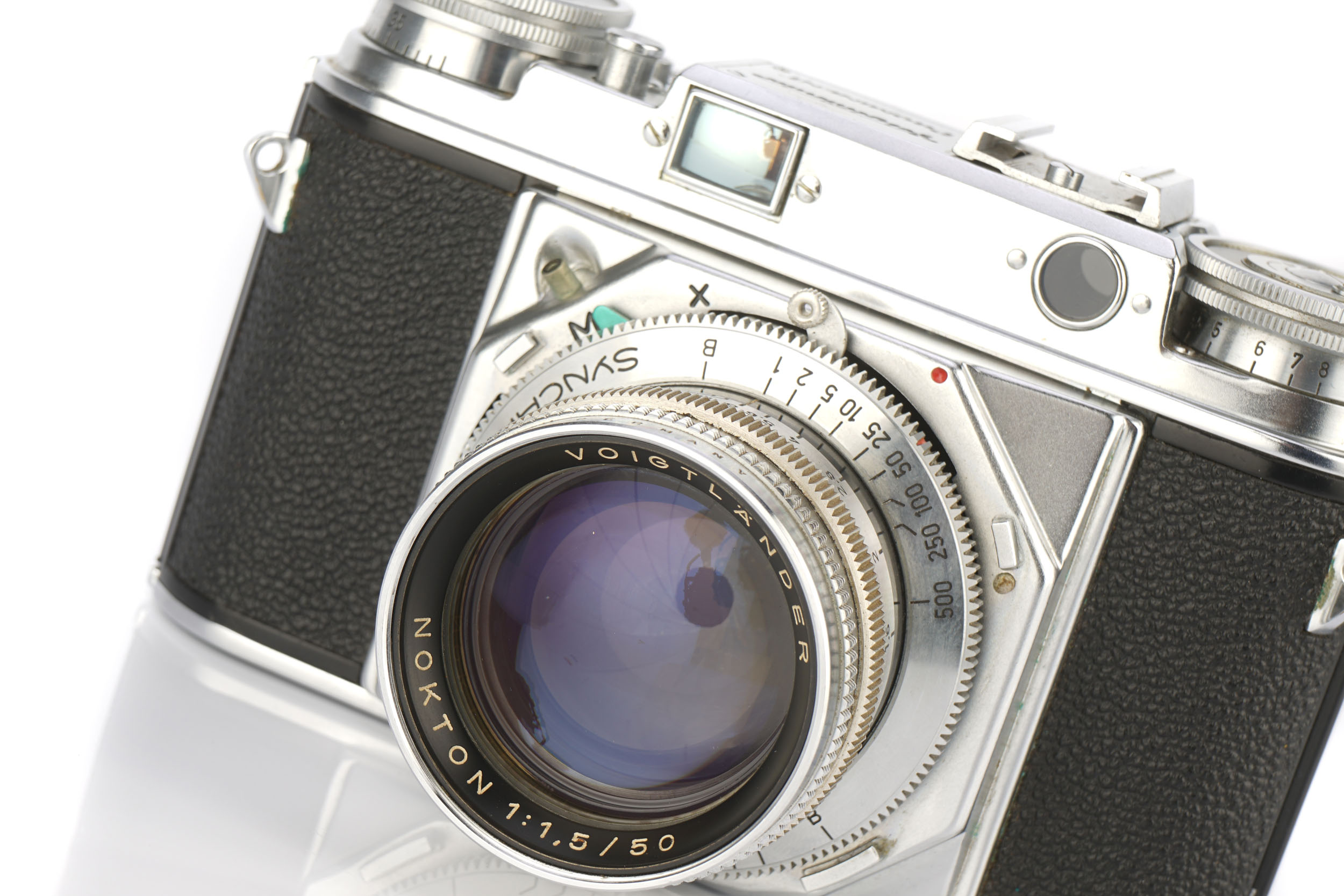 Lot 142 - A Voigtlander Prominent Rangefinder Camera,
