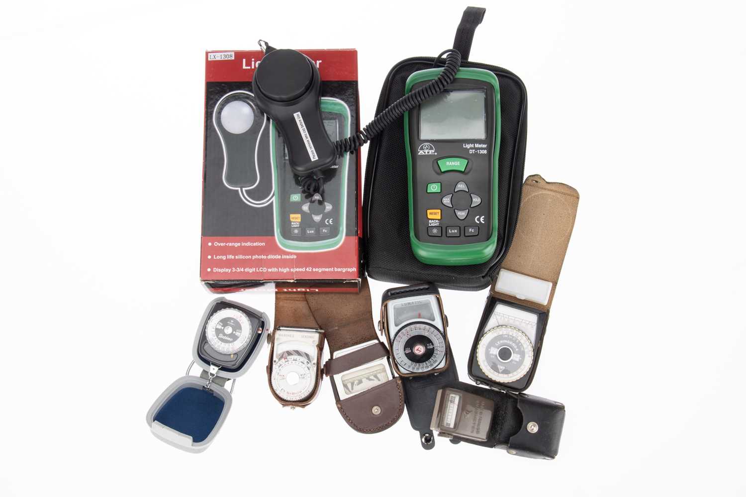 Lot 960 - A Selection of Exposure Meters