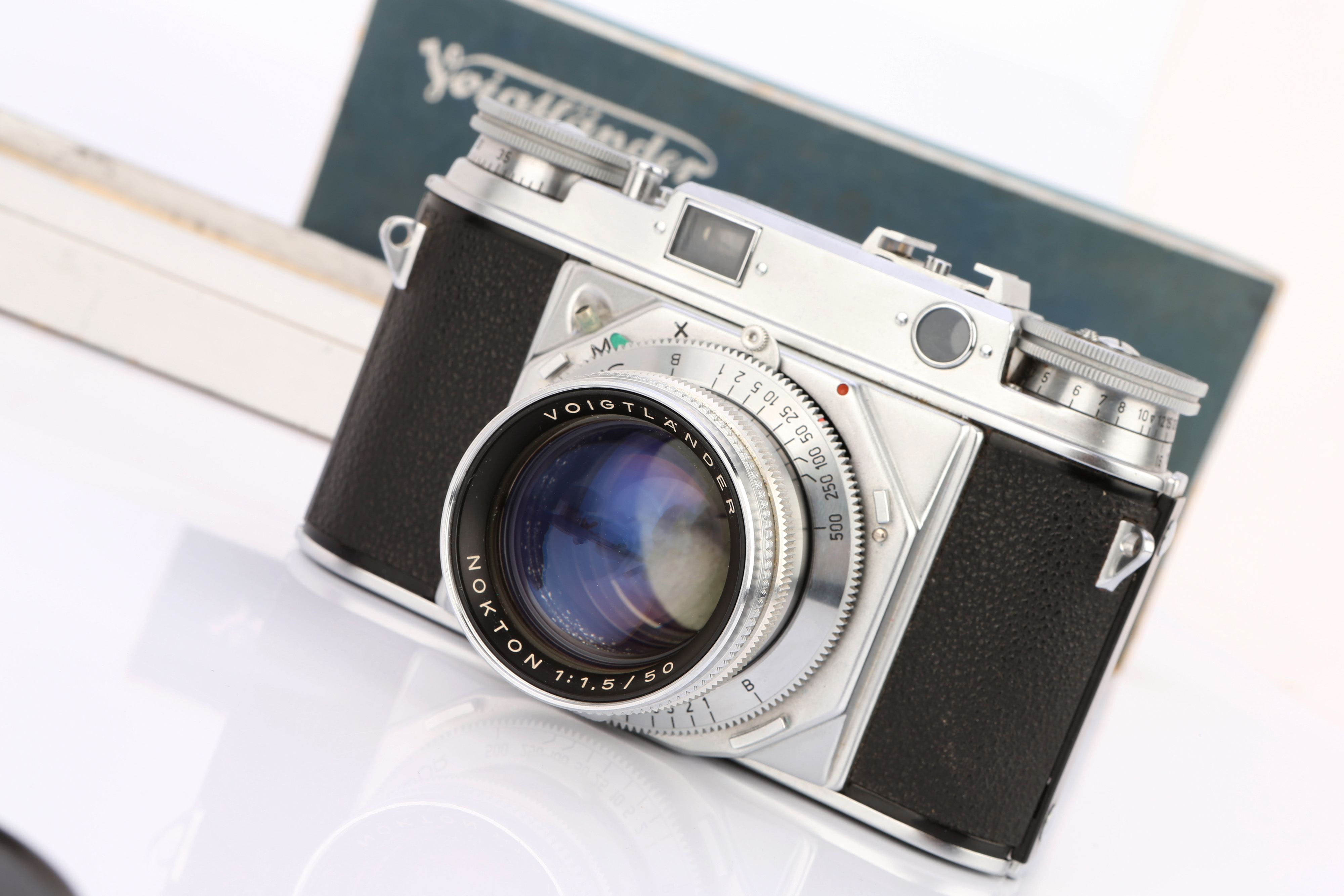 Lot 267 - A Voigtlander Prominent Rangefinder Camera,