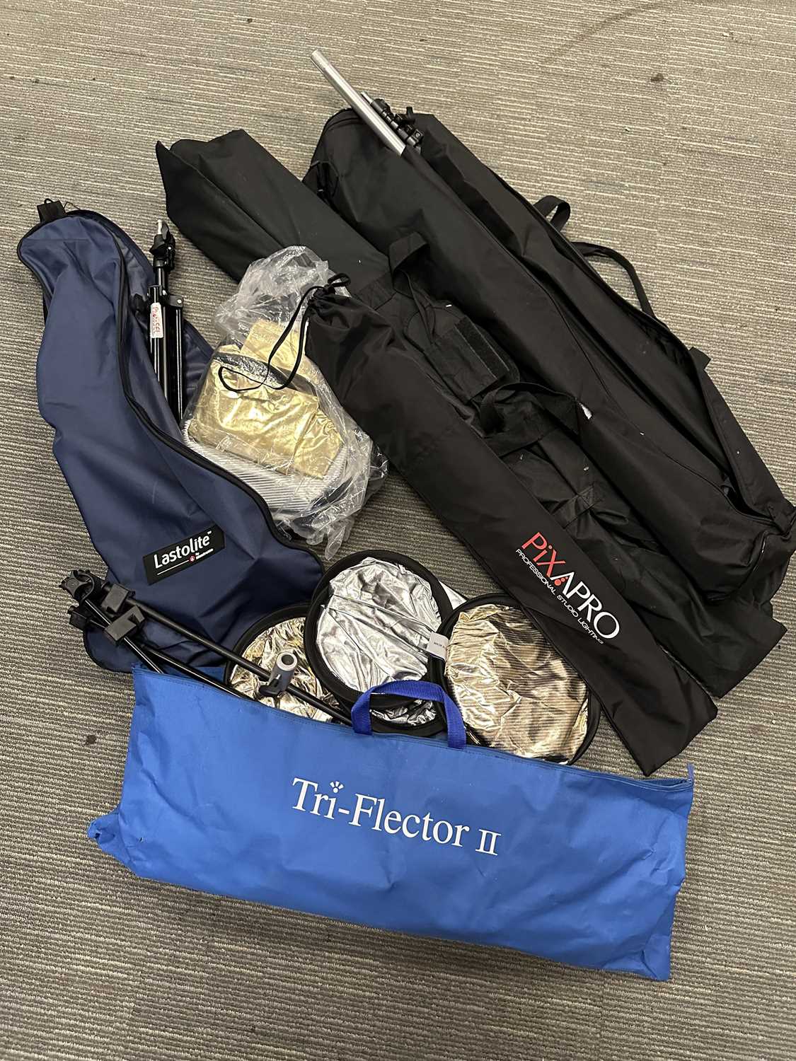 Lot 722 - A Selection of Photography Studio Devices,