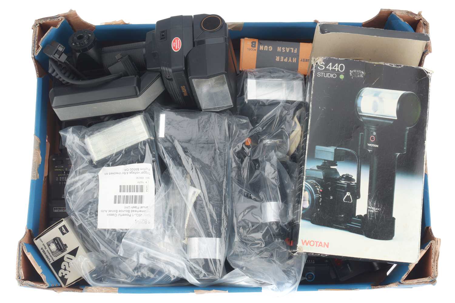 Lot 290 - A Large Selection of Flash Guns,