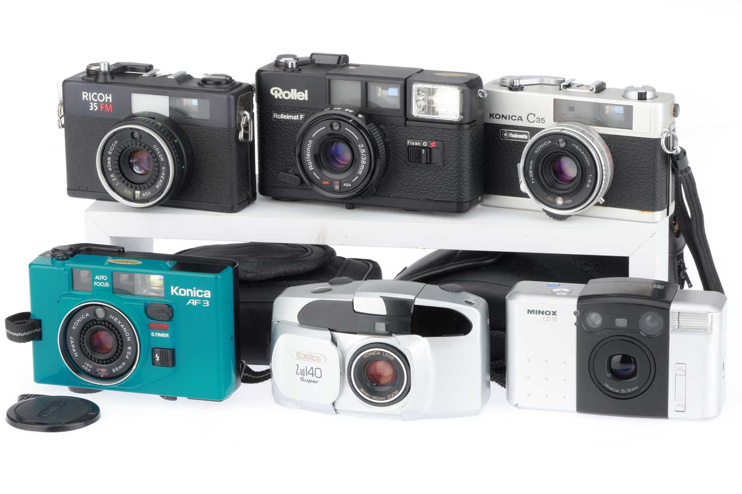 Lot 137 - A Group of Compact Cameras,